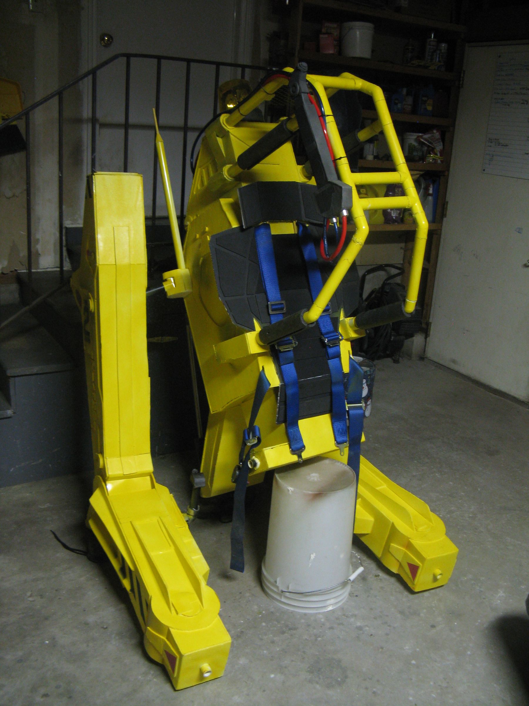 Full-Size Power Loader Costume From Aliens : 8 Steps (with Pictures ...