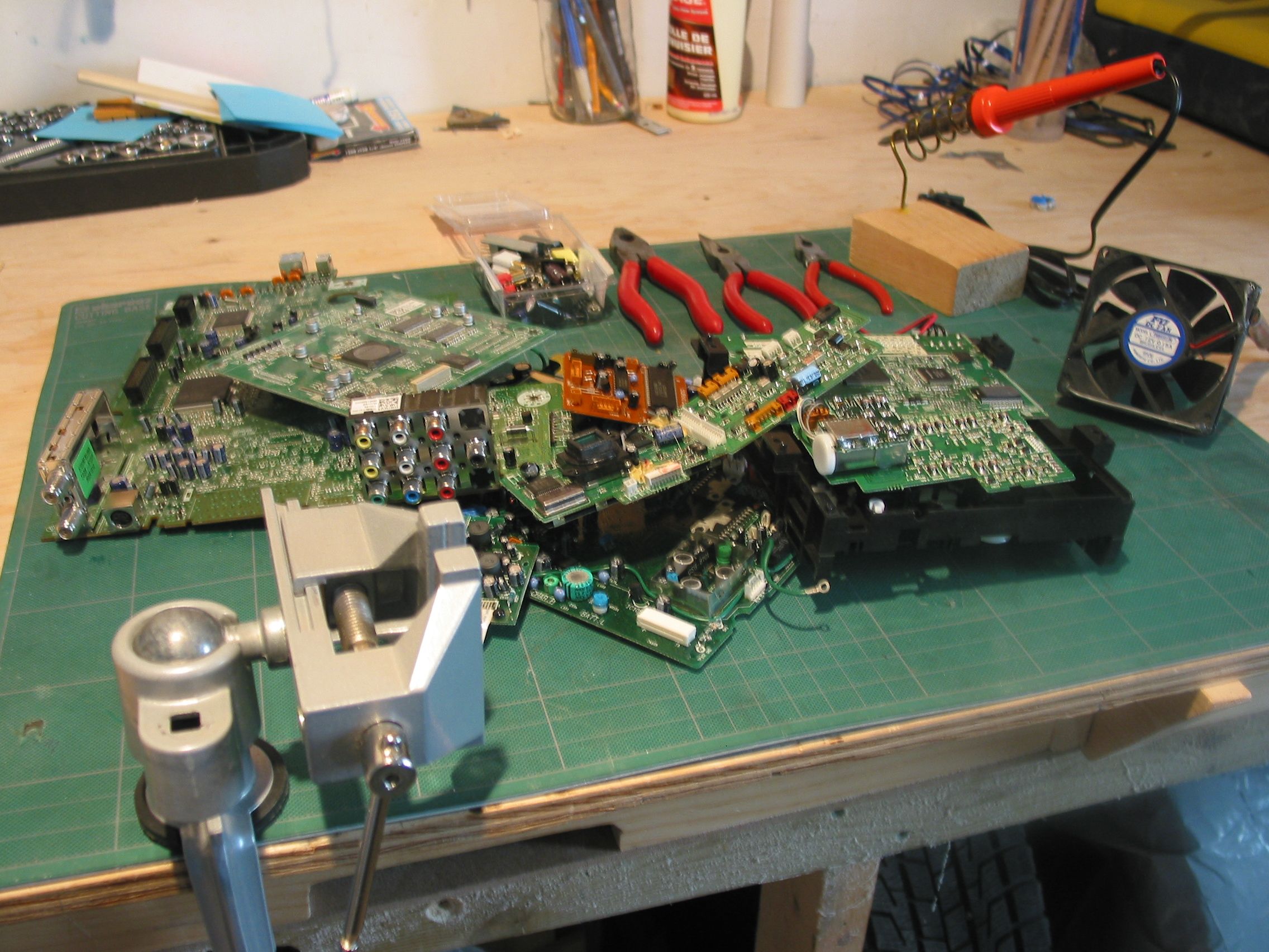 Recycle Old PCB Components : 8 Steps - Instructables