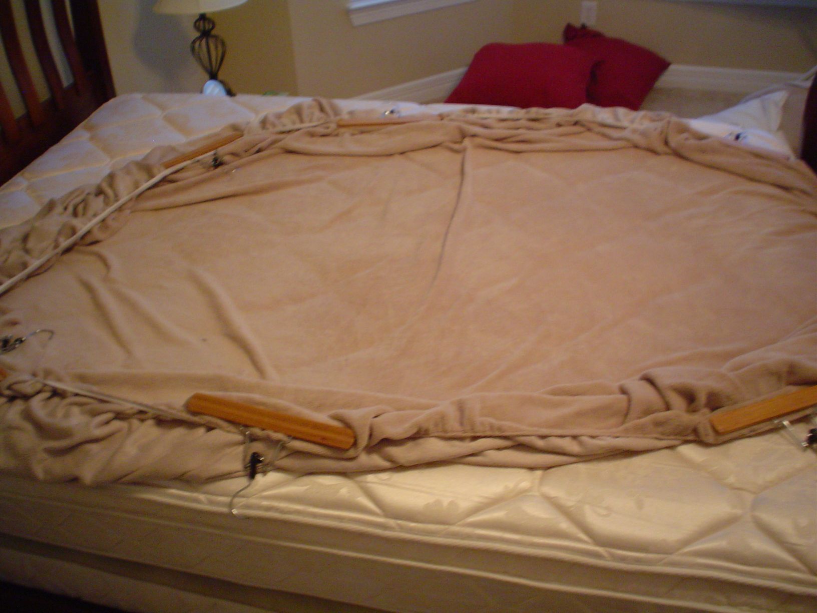 Sheet Straps for a Tight, Immobile Bottom Sheet : 5 Steps - Instructables