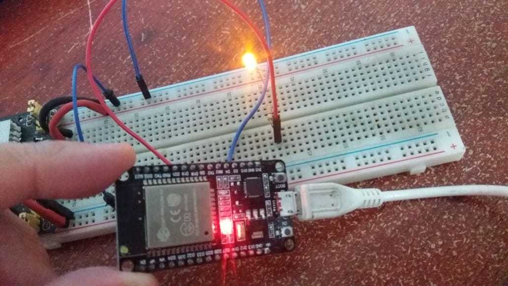 Blinking an LED With ESP32 : 3 Steps - Instructables