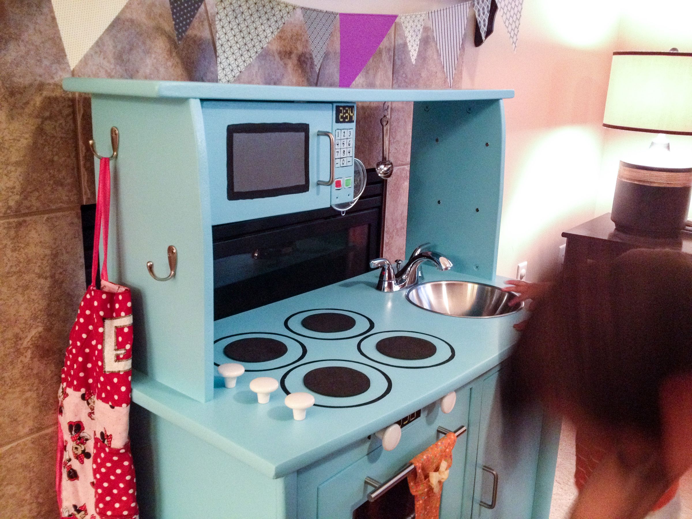 Kid Play Kitchen From an Old Computer Desk : 12 Steps (with Pictures ...