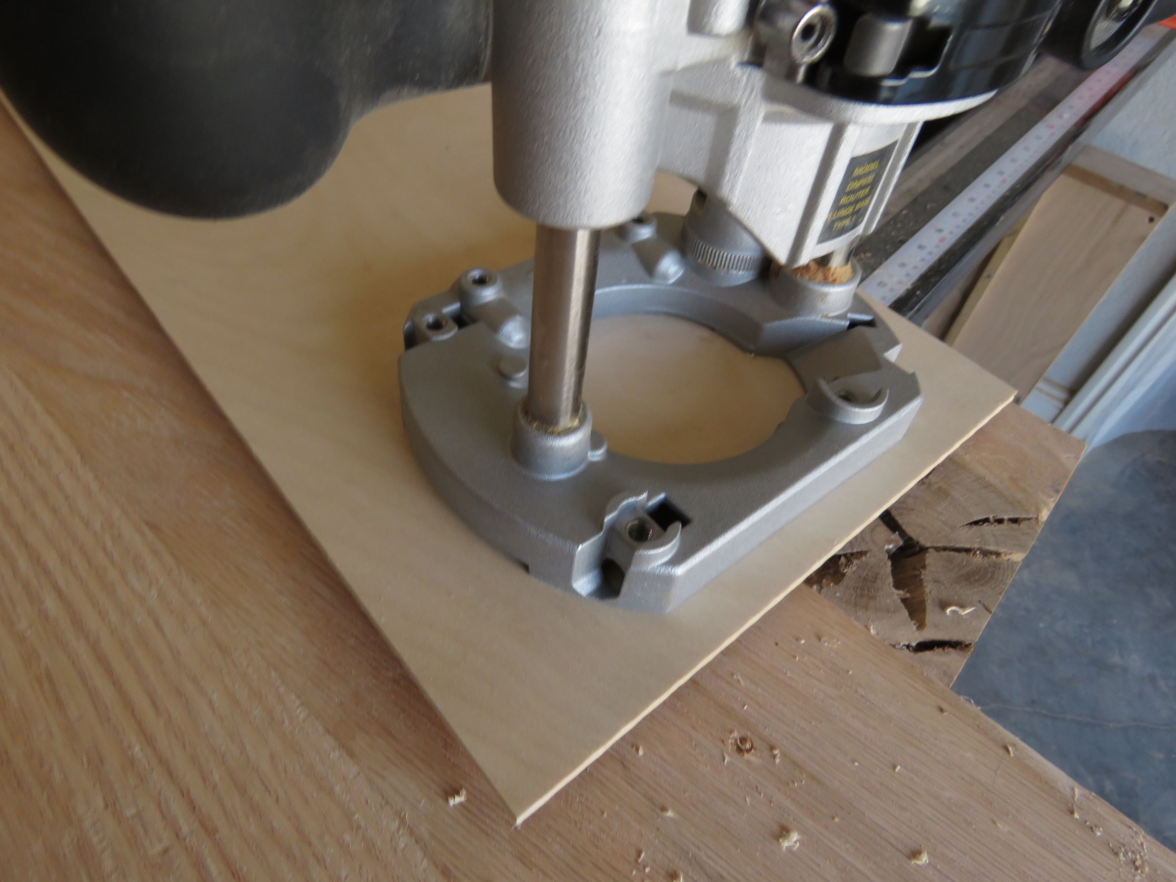 Circle Cutting Jig : 5 Steps - Instructables