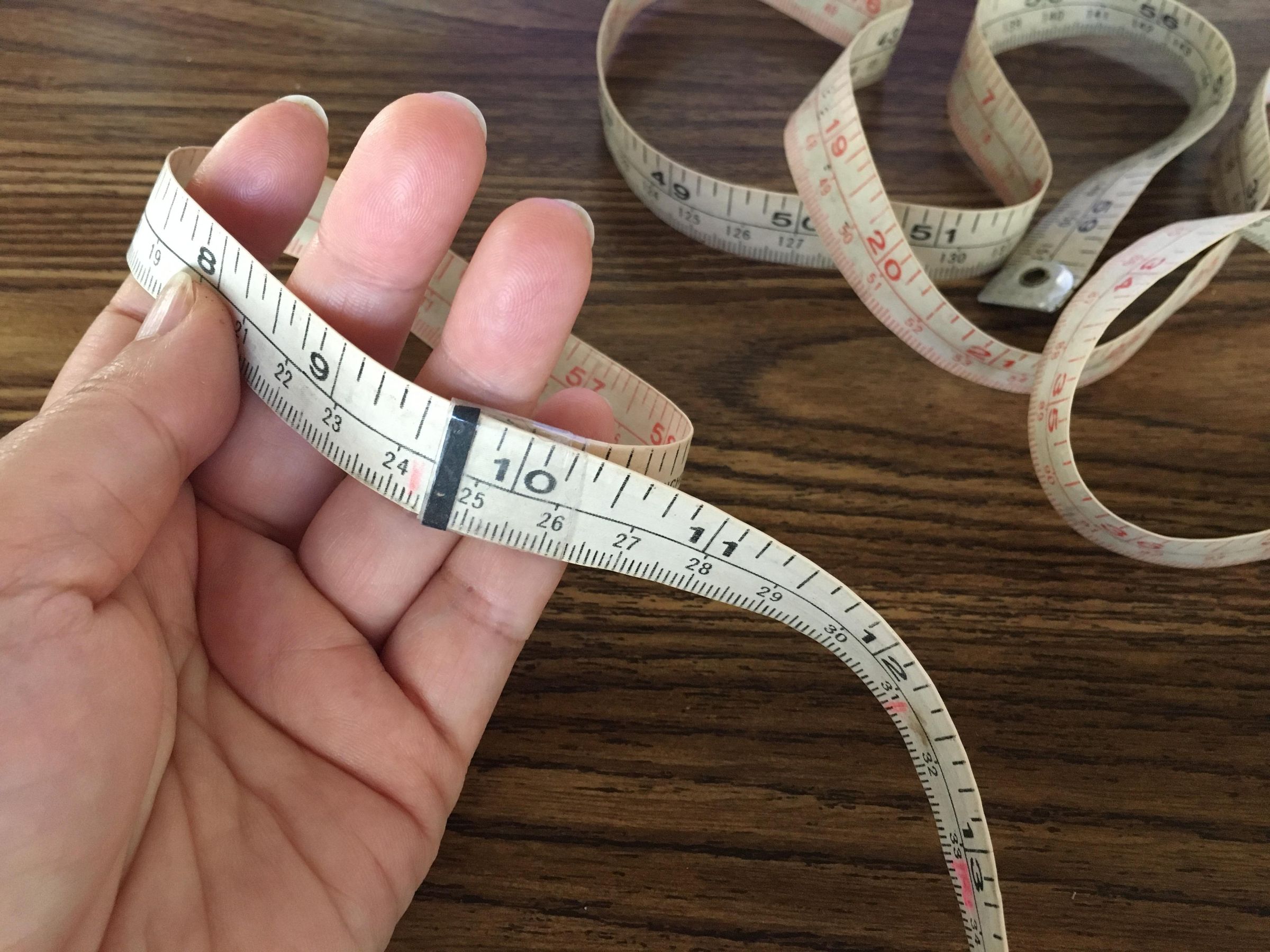 Easy DIY Self Measuring Tape Hack | One Hand Take Own Measurements ...
