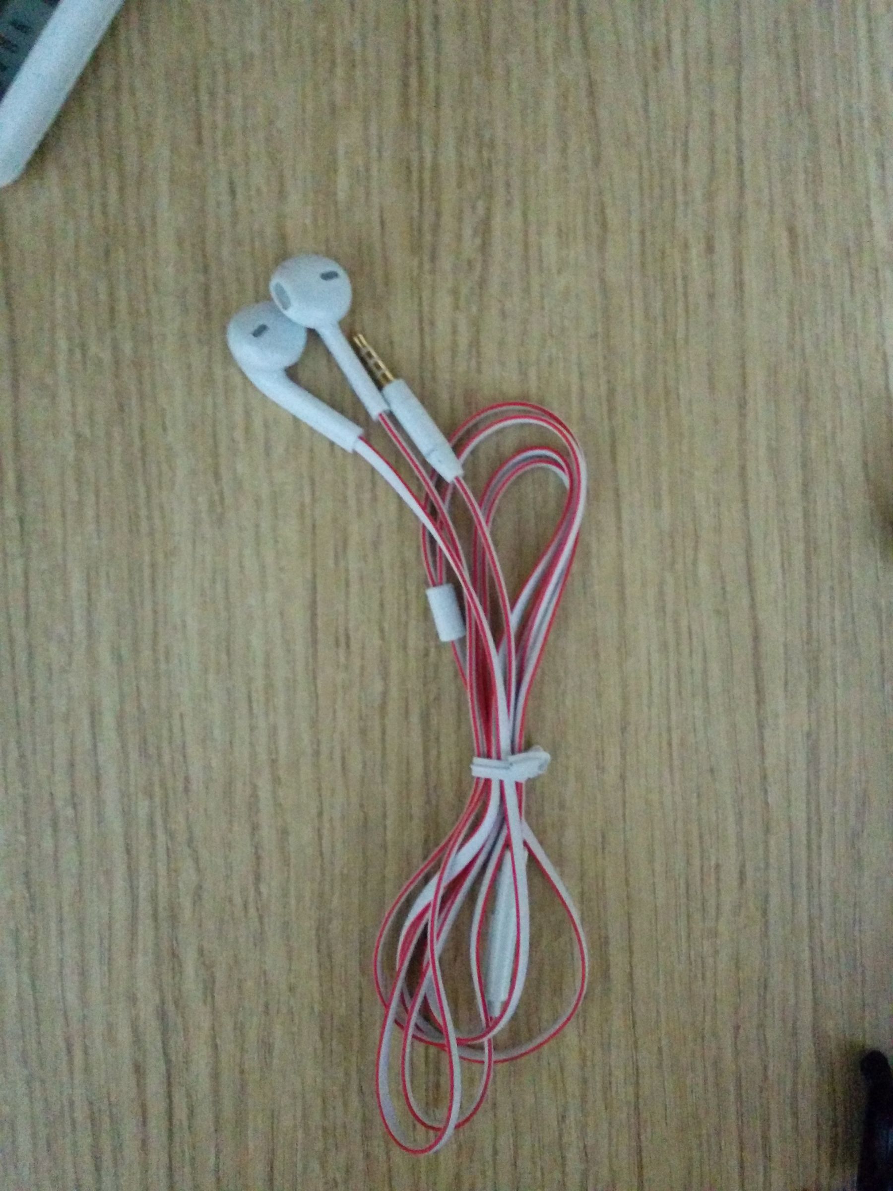 Wear Ear Buds the RIGHT Way!!! : 4 Steps - Instructables
