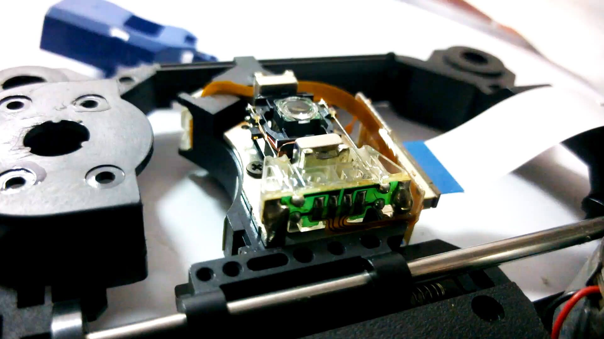 Parts to Salvage From a DVD/CD Player : 10 Steps - Instructables