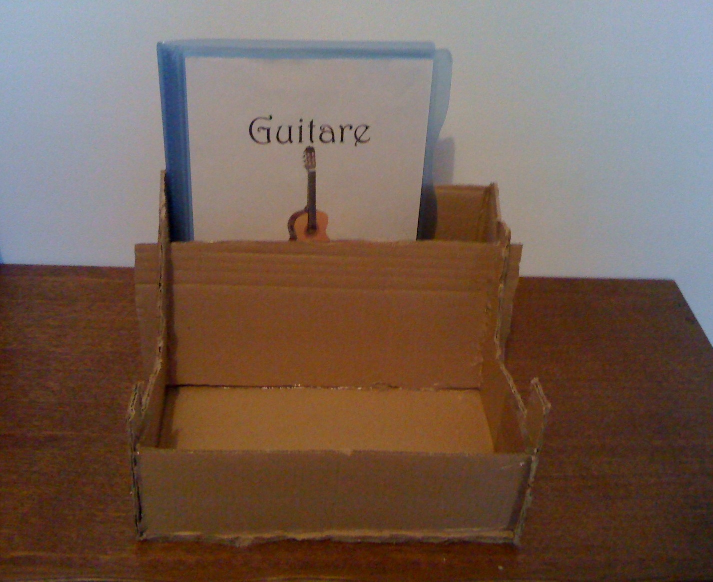 Guitar Stand Out of a Cardboard Box - Instructables