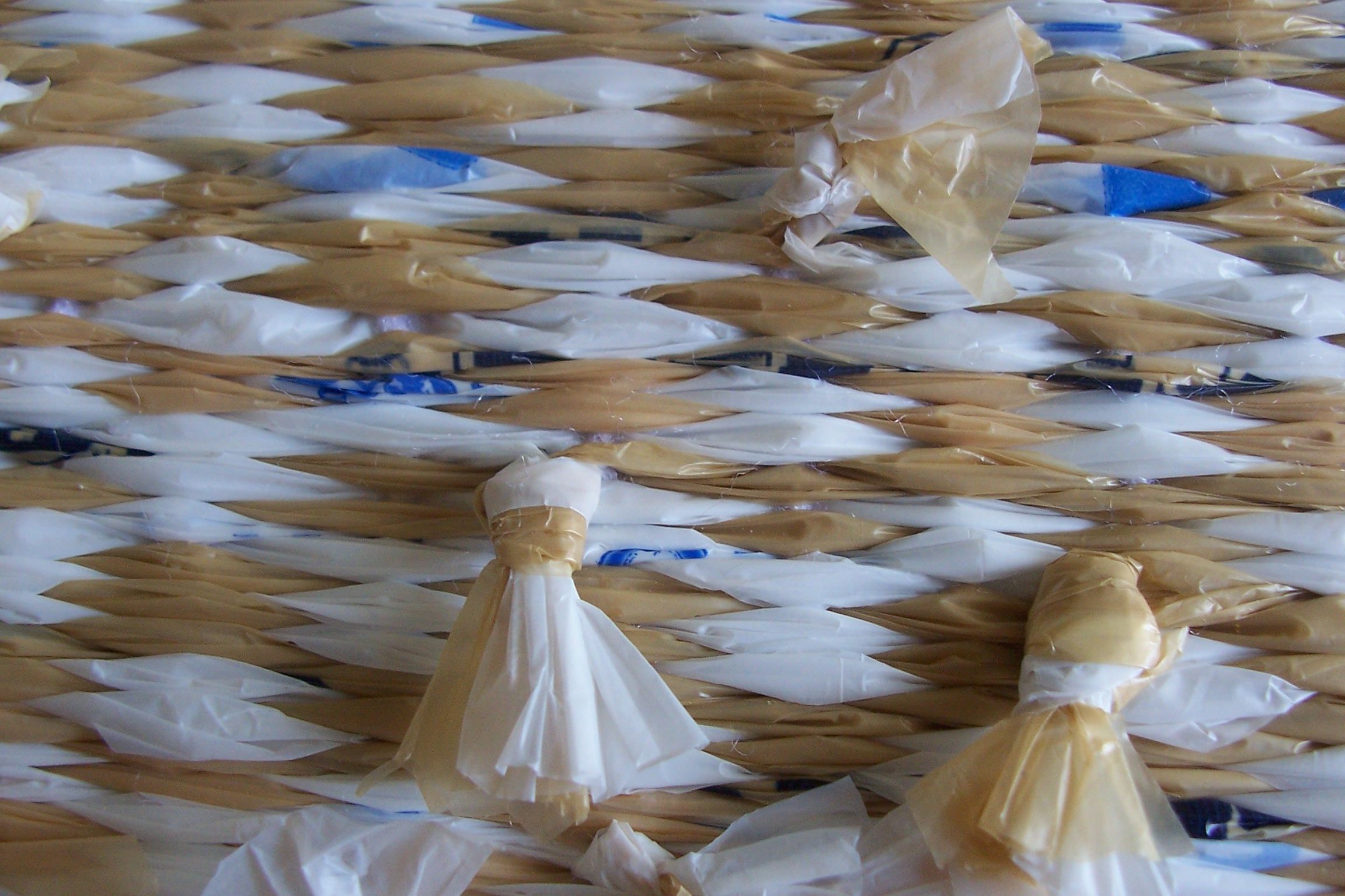 Woven Plastic Bag Bag : 10 Steps (with Pictures) - Instructables