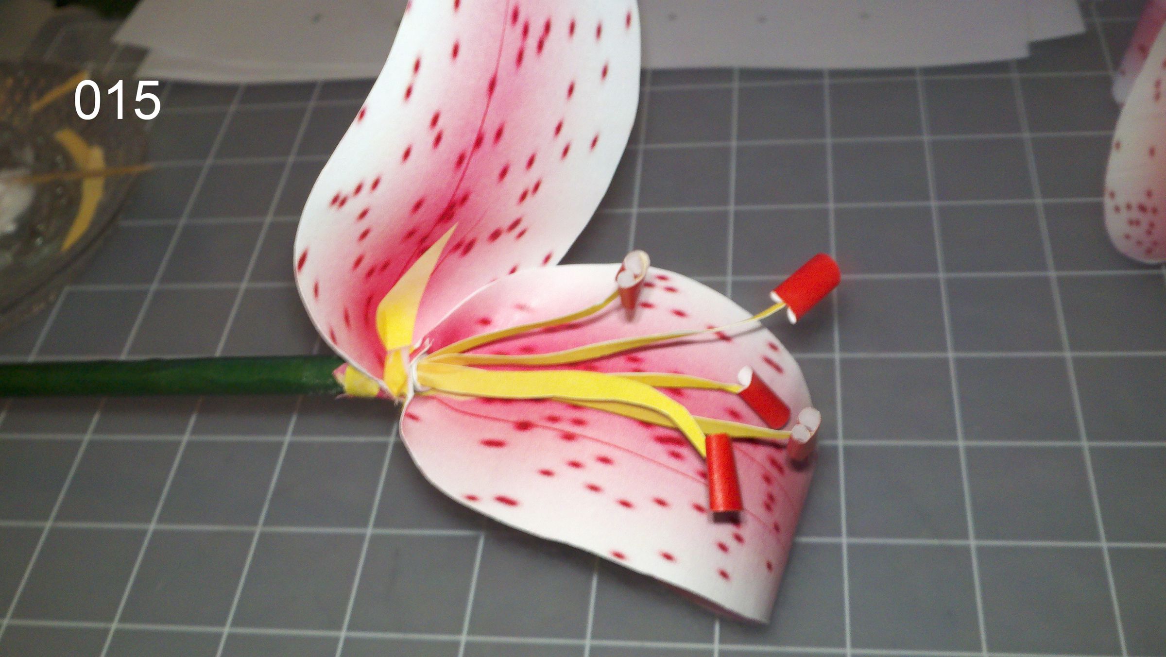 Papercraft Stargazer Lily Bouquet : 8 Steps (with Pictures) - Instructables