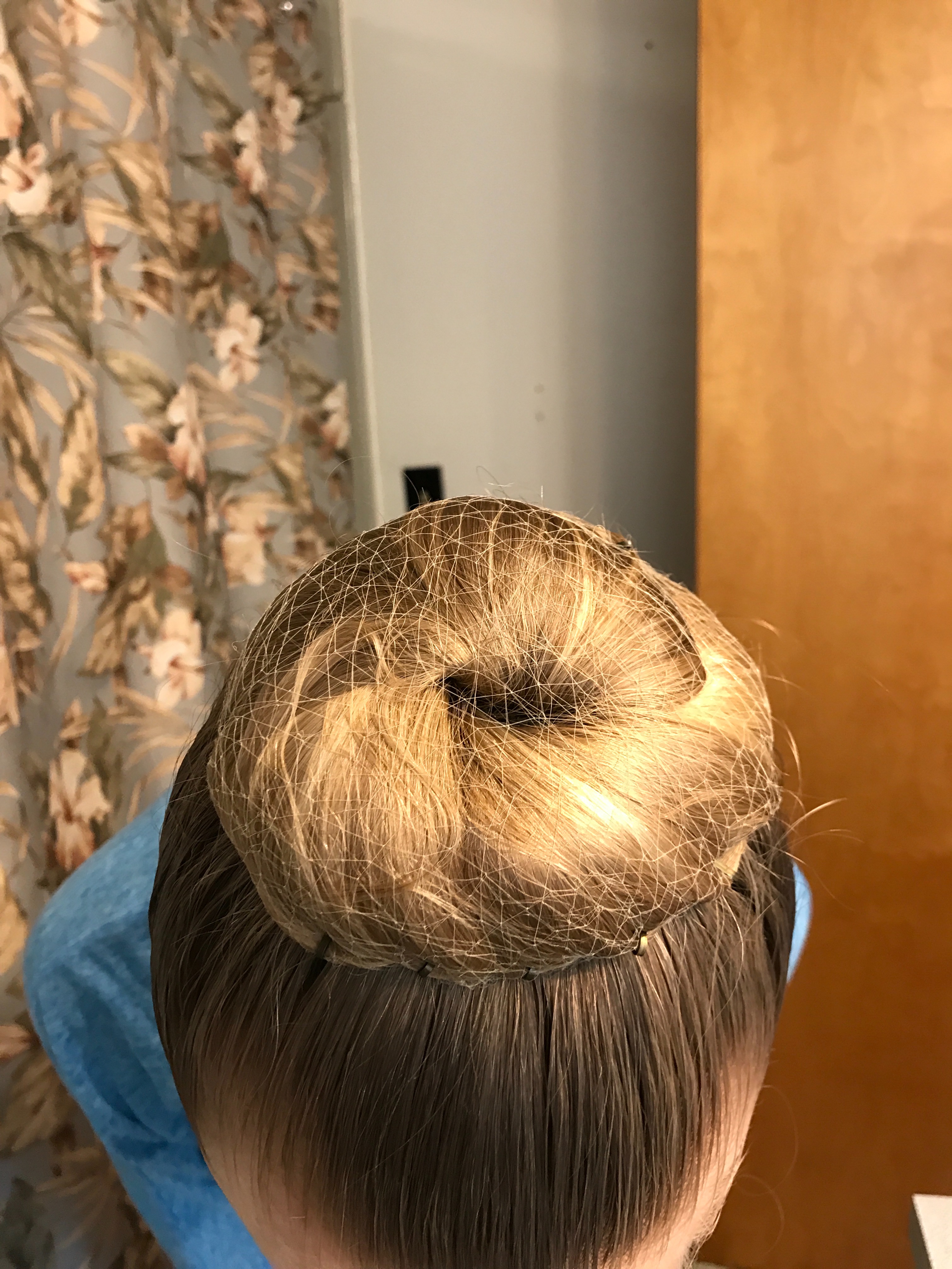How to Do a Classical Ballet Bun : 16 Steps - Instructables