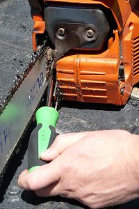 How to Tighten a Chainsaw Chain : 3 Steps (with Pictures) - Instructables