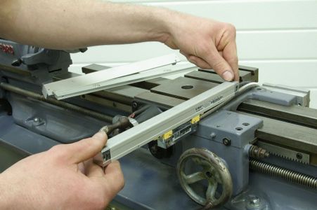 How to Fit a Digital Readout to a Lathe : 6 Steps (with Pictures ...