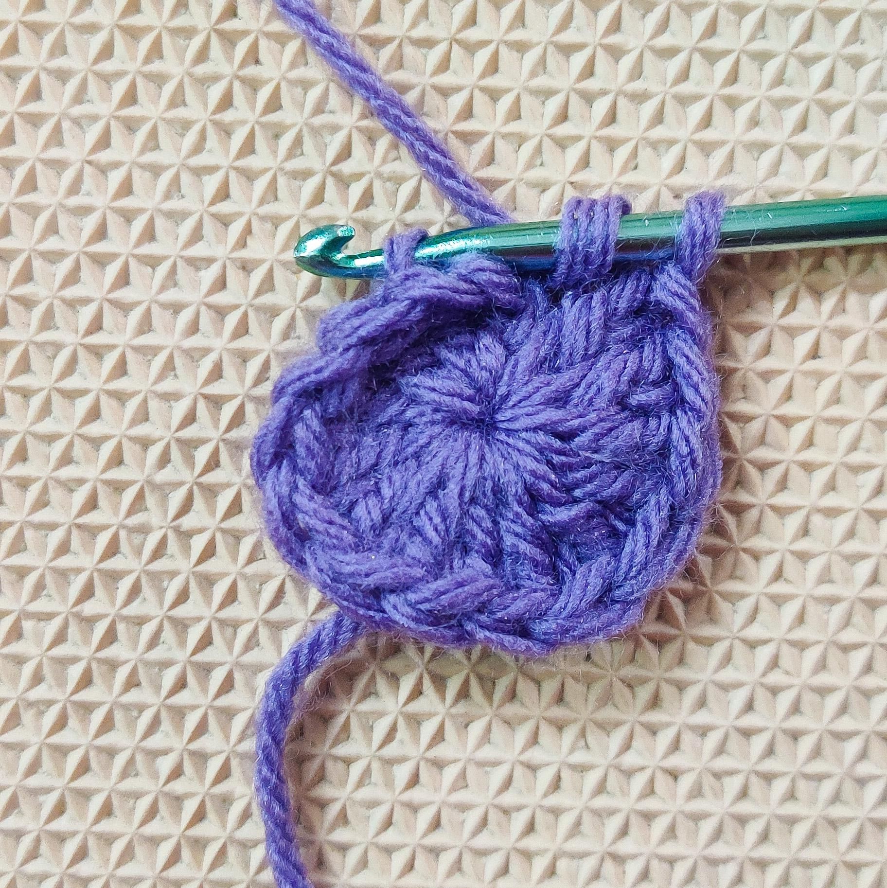 Crochet Seamless Spiral Circle With Raised Ridges : 7 Steps (with ...