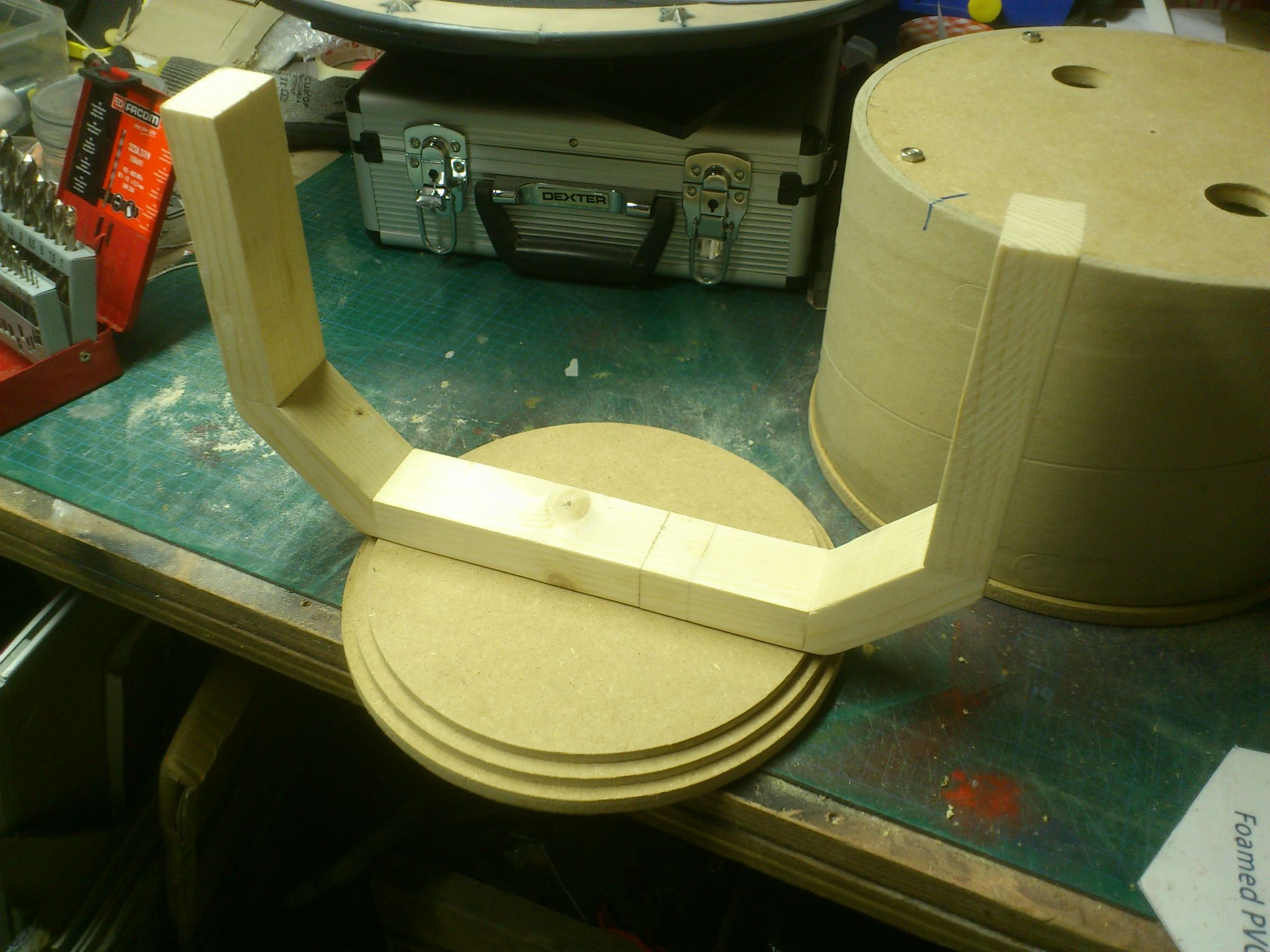 How to Make a BAT-signal : 8 Steps (with Pictures) - Instructables