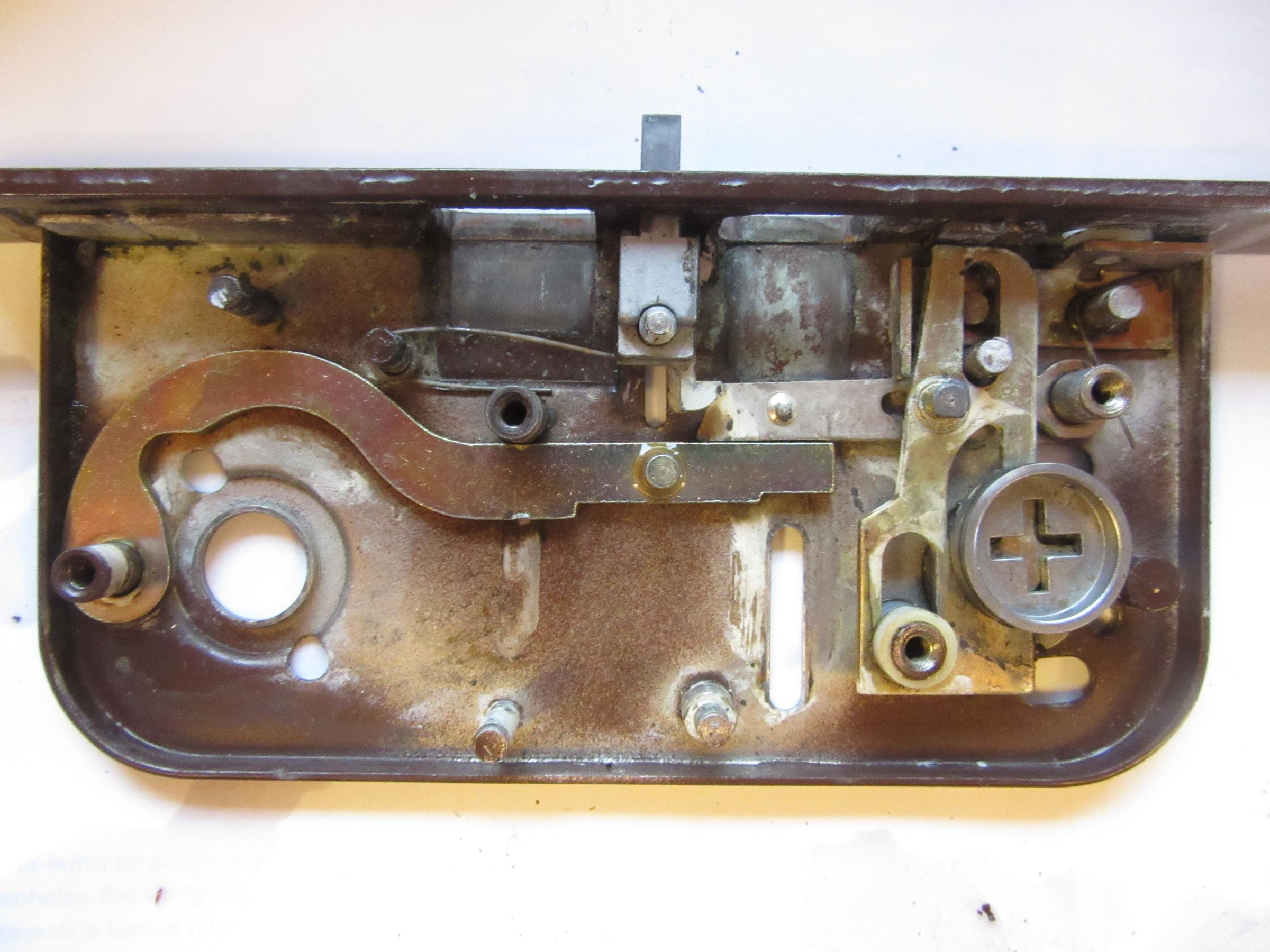 How to Disassemble a Boda 4235 Lock Case (Abloy 4235) : 5 Steps ...