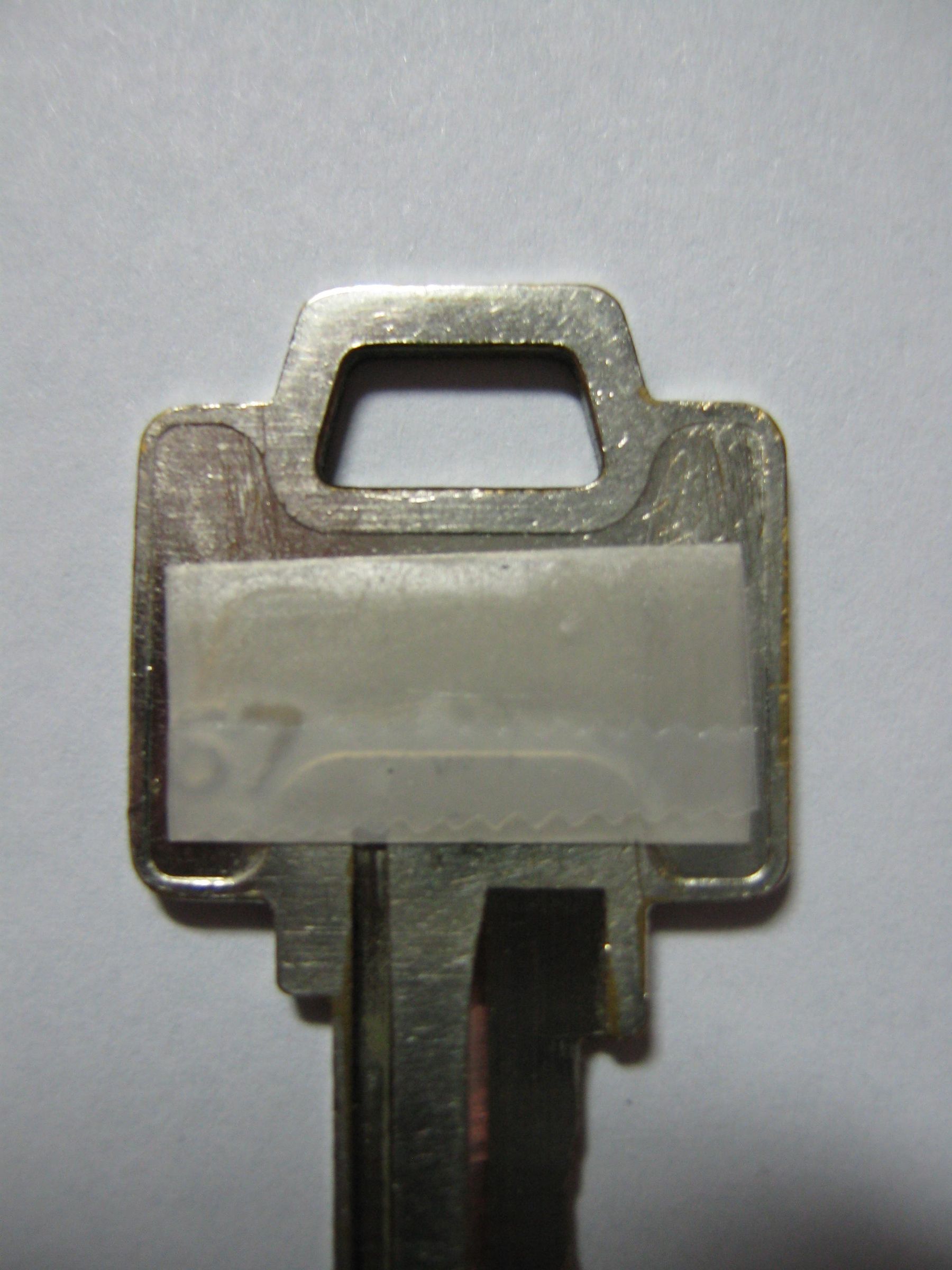 House Key OTF (Out the Front) Switchblade : 31 Steps - Instructables