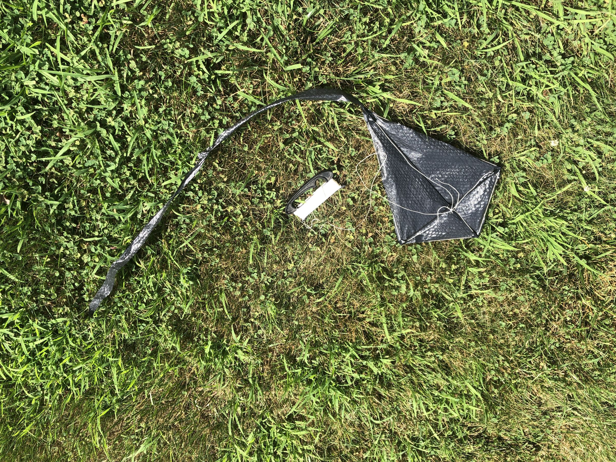 How to Make a Basic Kite : 7 Steps (with Pictures) - Instructables