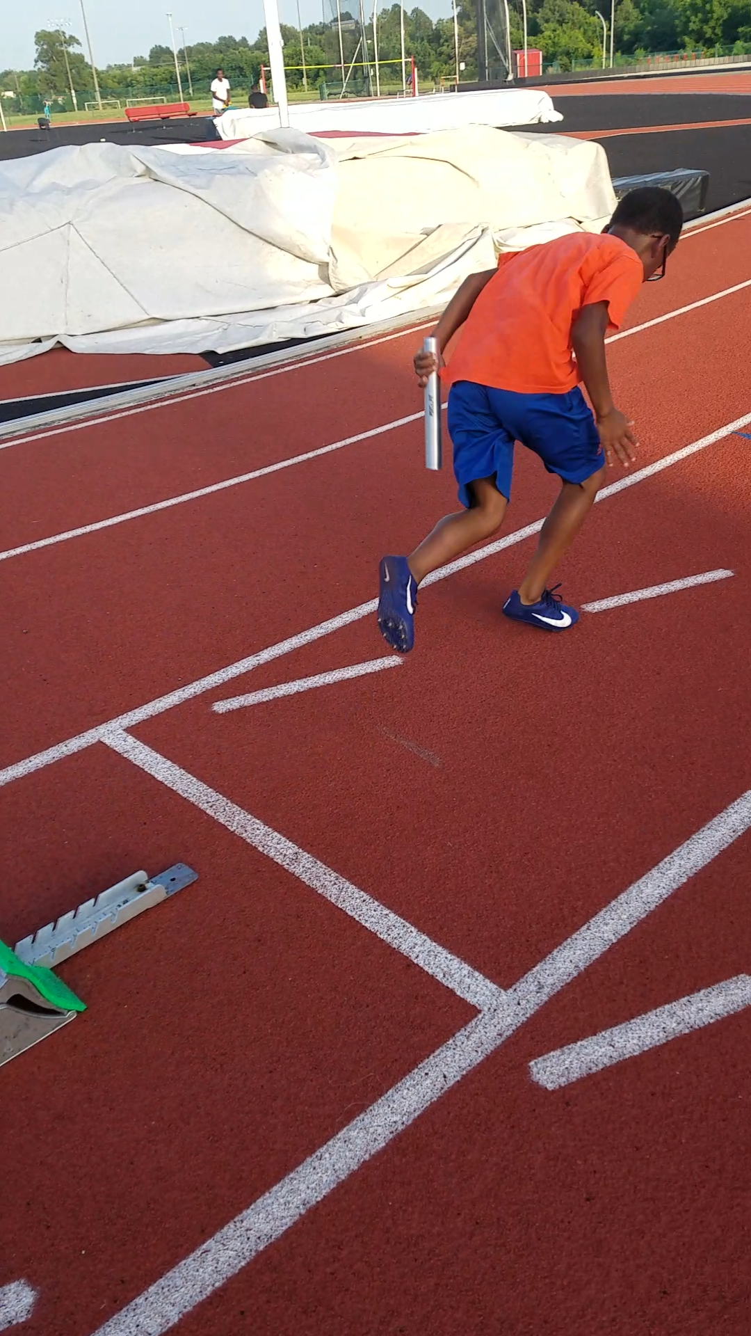 How to Run the 400 Meter Dash : 7 Steps - Instructables