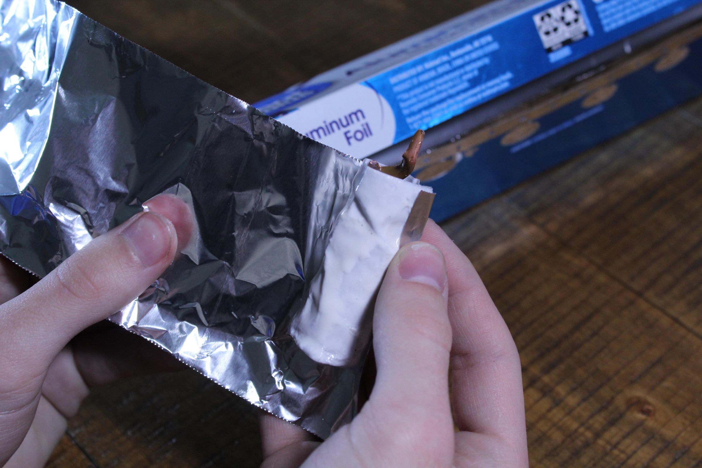 DIY Rechargeable D-Cell Battery From Aluminum Foil : 7 Steps (with ...