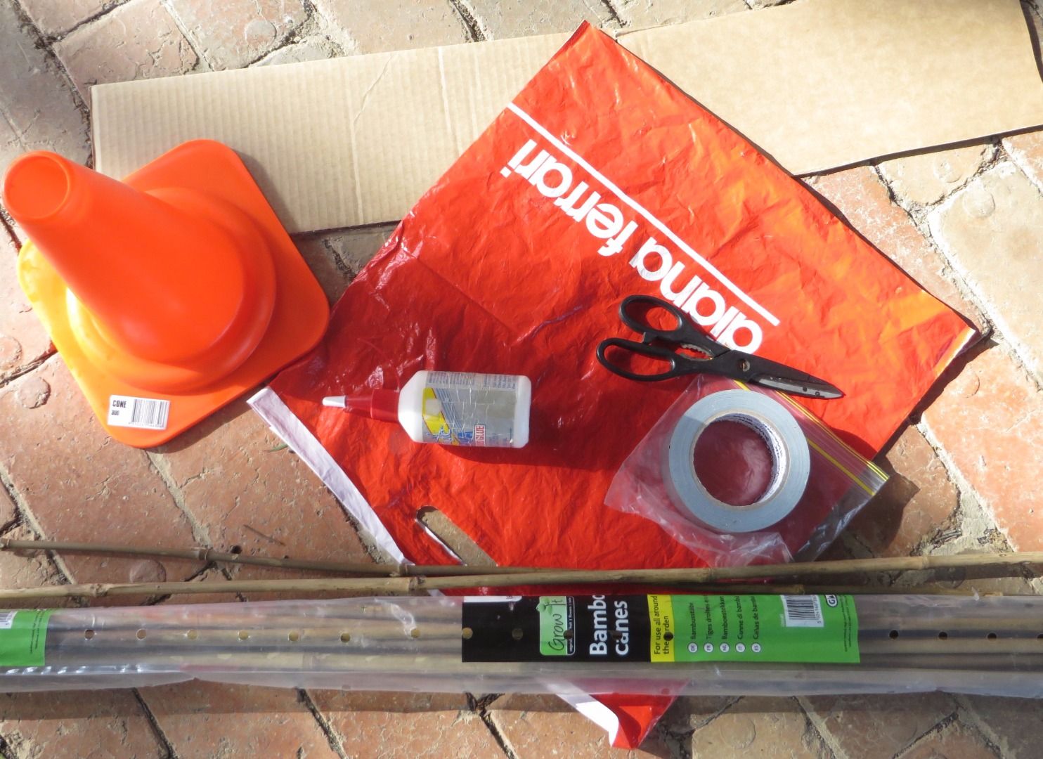 Marker Flags for Reversing Car/Trailer Safely : 6 Steps - Instructables