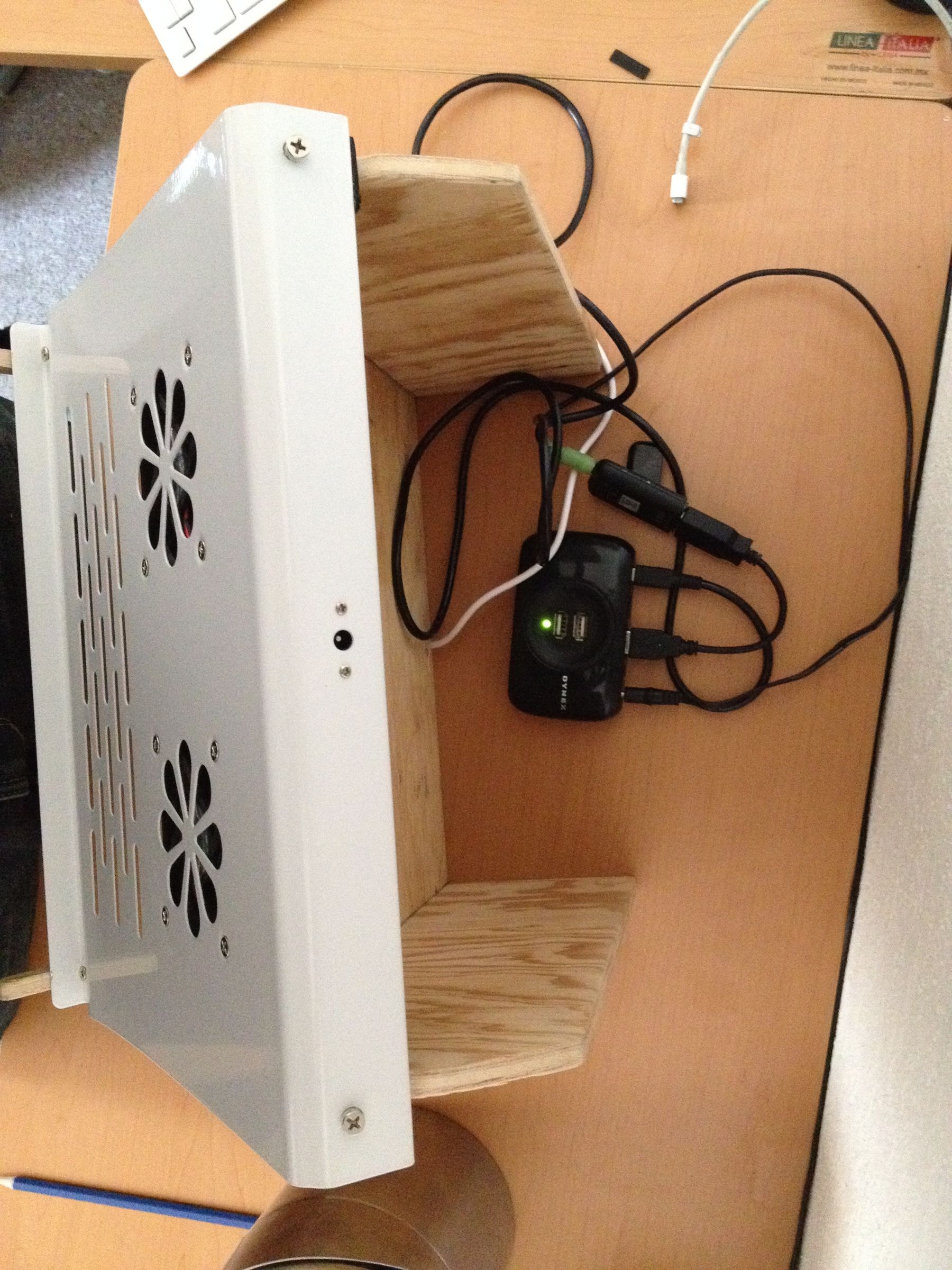 Wood Laptop Stand for Desktop With Fans and Stuff : 5 Steps - Instructables