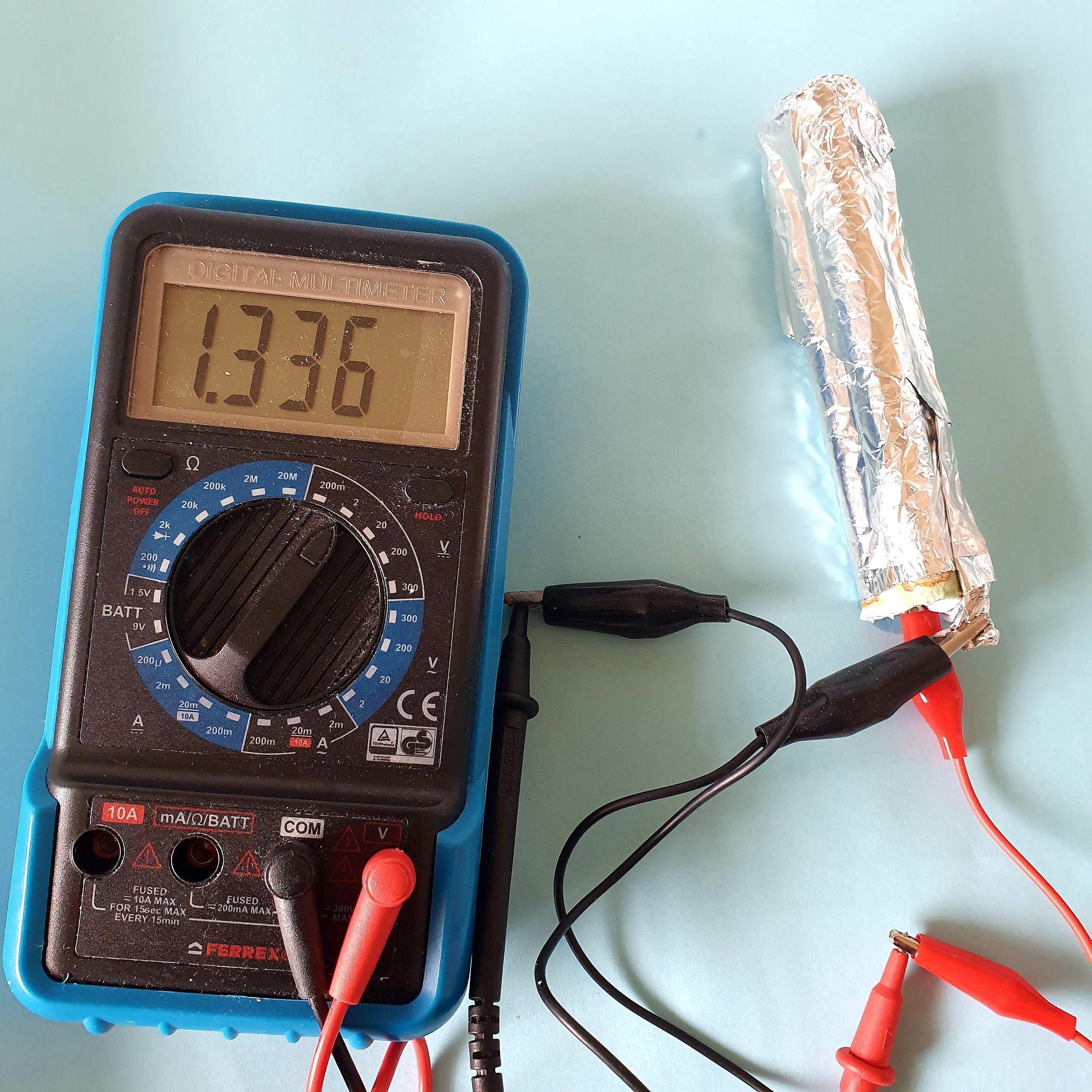 DIY Rechargeable D-Cell Battery From Aluminum Foil : 7 Steps (with ...