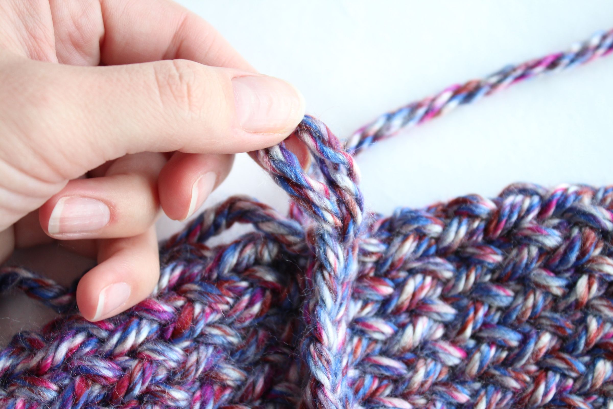 How to Knit an Infinity Scarf on a Loom : 15 Steps (with Pictures ...