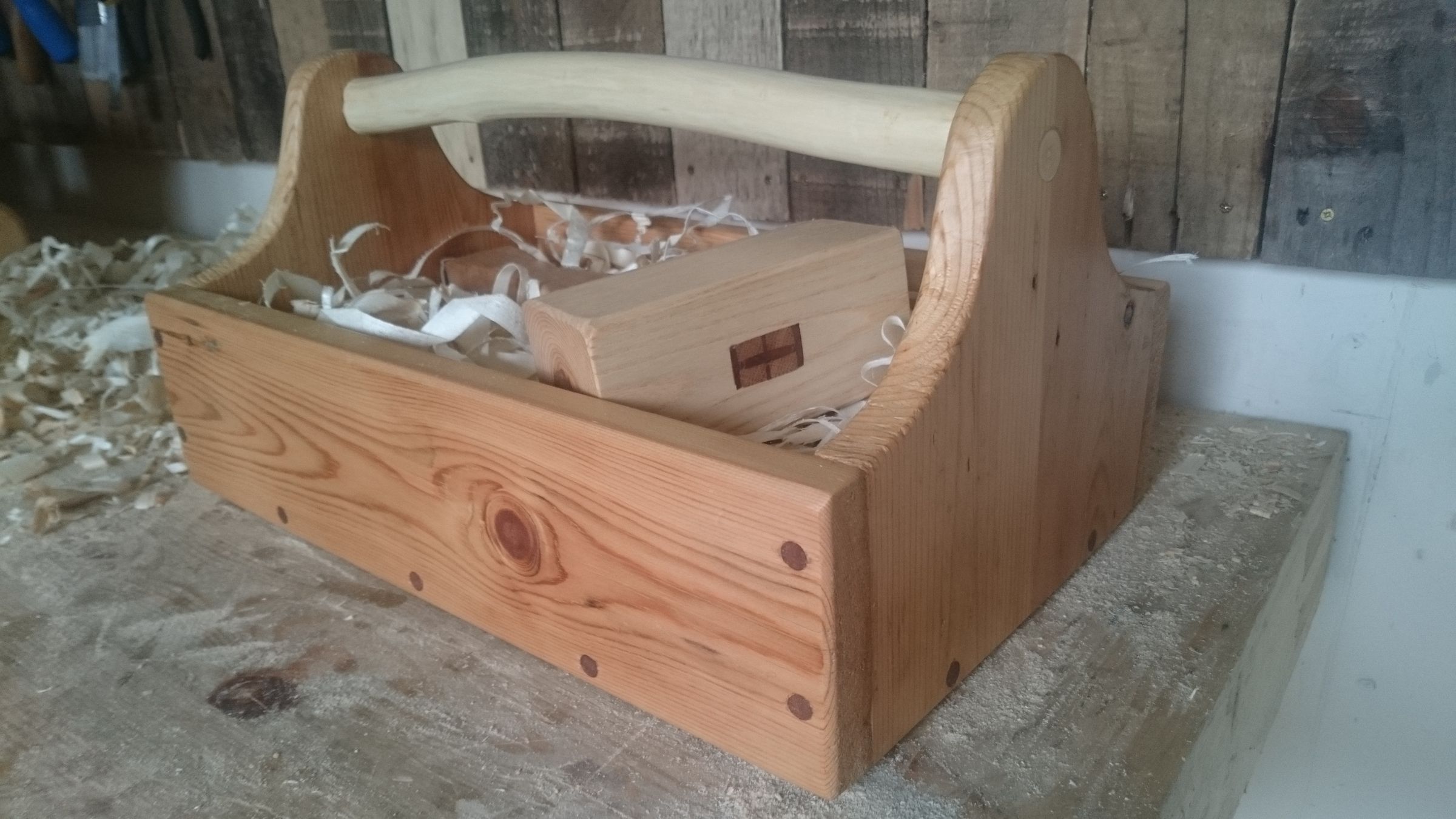 Recycled Wood Tool Tote : 7 Steps (with Pictures) - Instructables