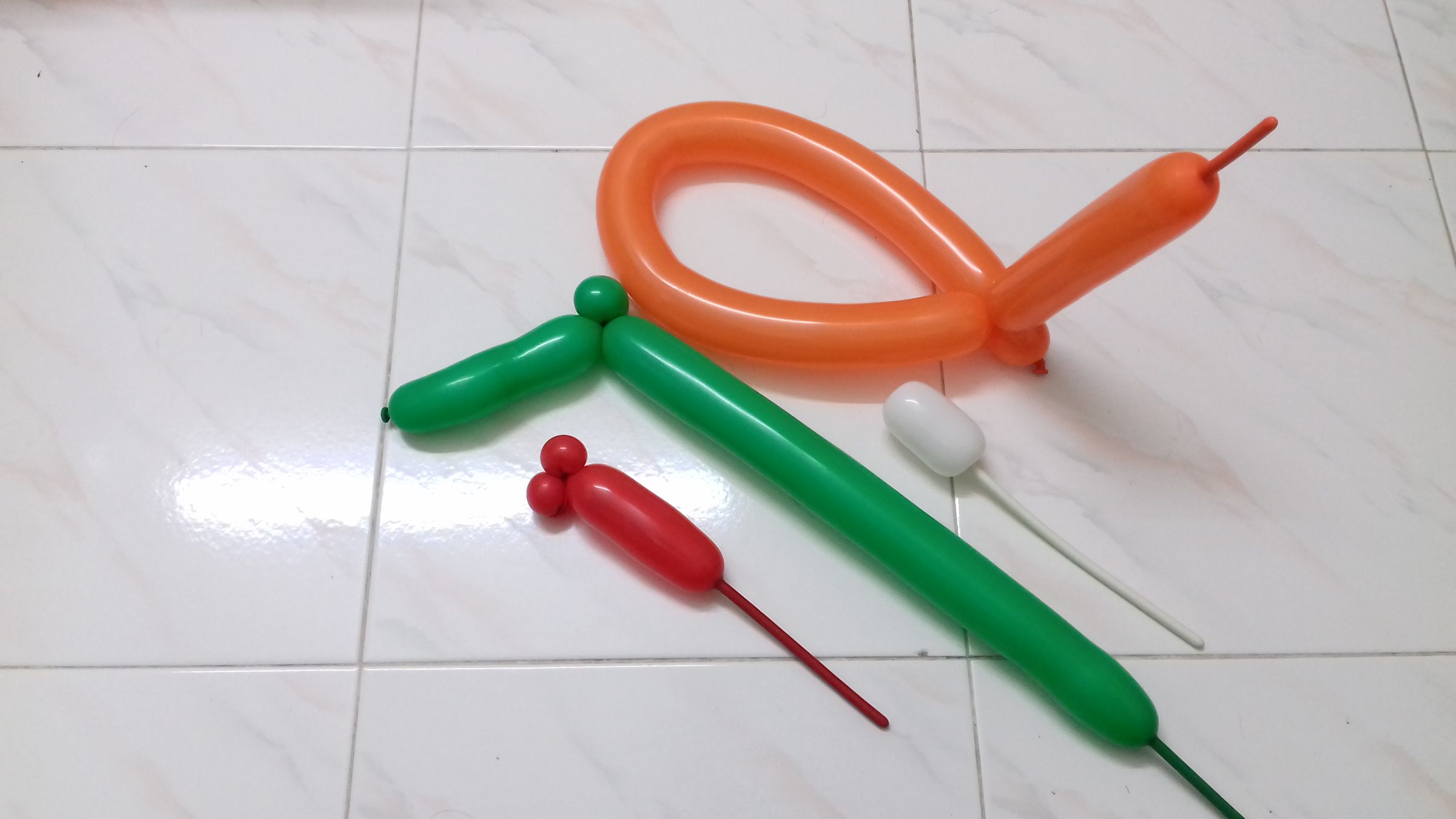 Balloon Twisting- Basic Skills- Types of Twists : 4 Steps - Instructables