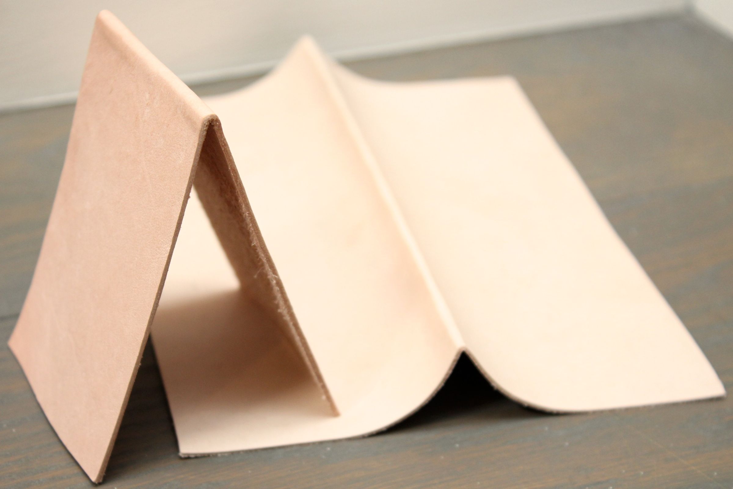 How to Make Folds in Leather : 5 Steps (with Pictures) - Instructables