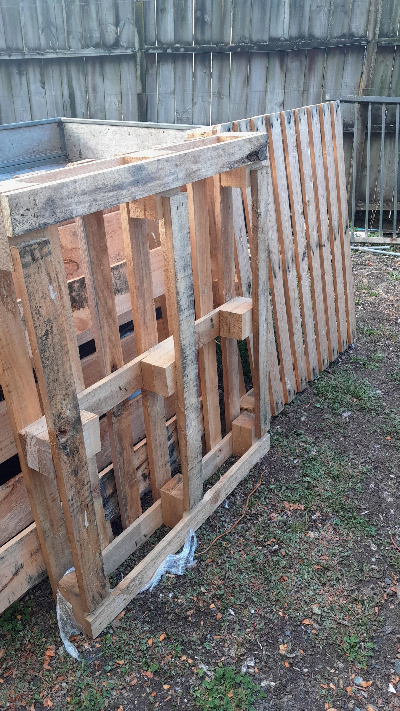 DIY Pallet and Chainsaw Mulching Rack - for Easy Vegetation Shredding ...