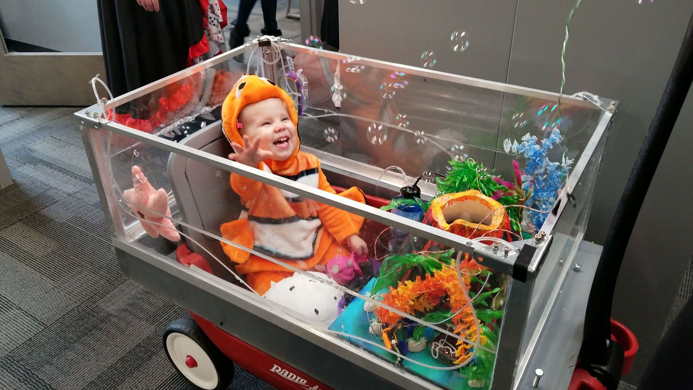 “Finding Nemo” Mobile Aquarium With Bubble Volcano & LEDs : 33 Steps ...
