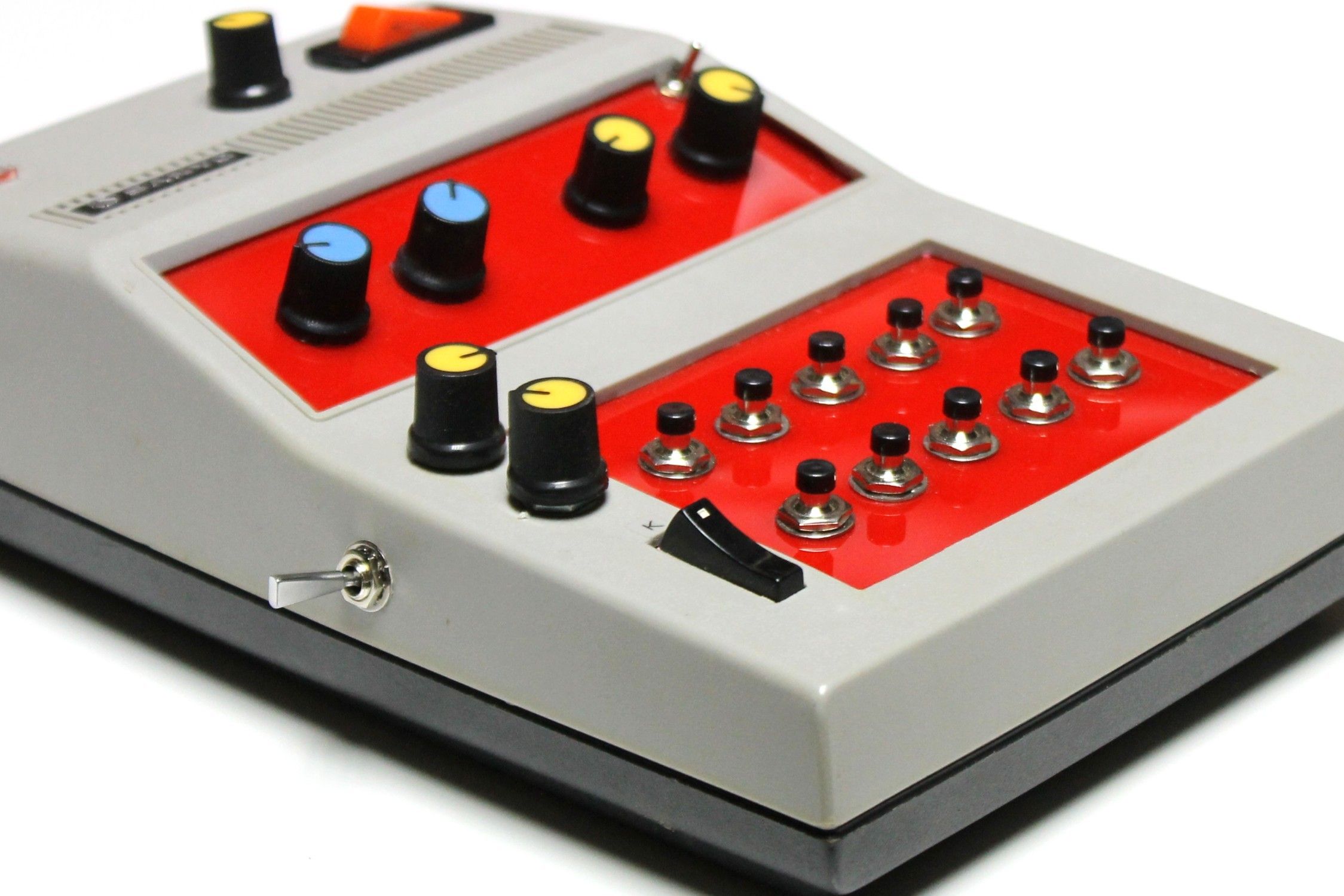 Moog Style Synth : 23 Steps (with Pictures) - Instructables