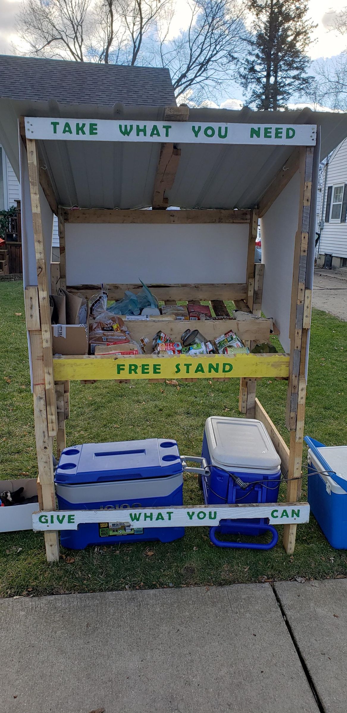 Neighborhood Free Food Stand Made From Pallets : 17 Steps (with ...