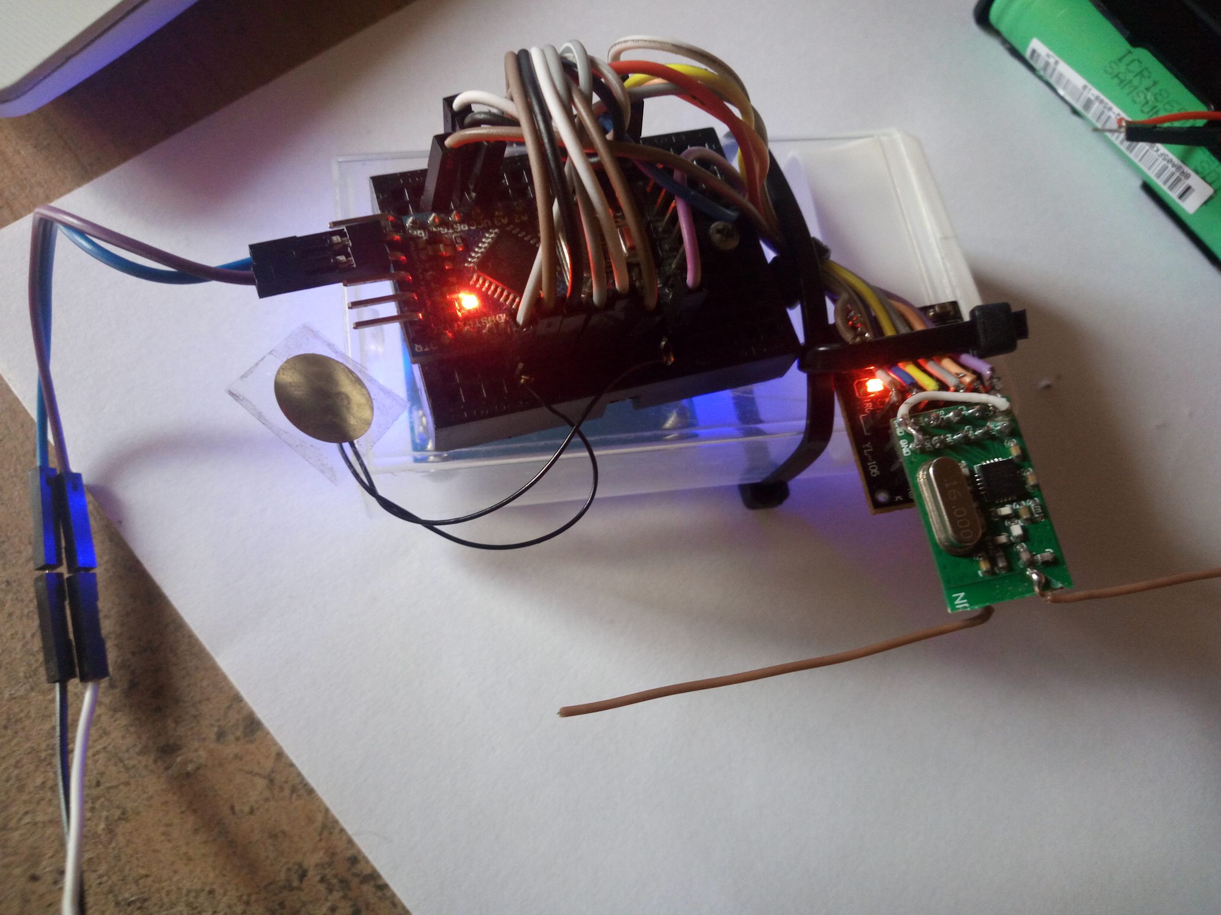 Arduino Wireless NRF24l01 Battery Voltage Monitor 5110 Screen and Low ...