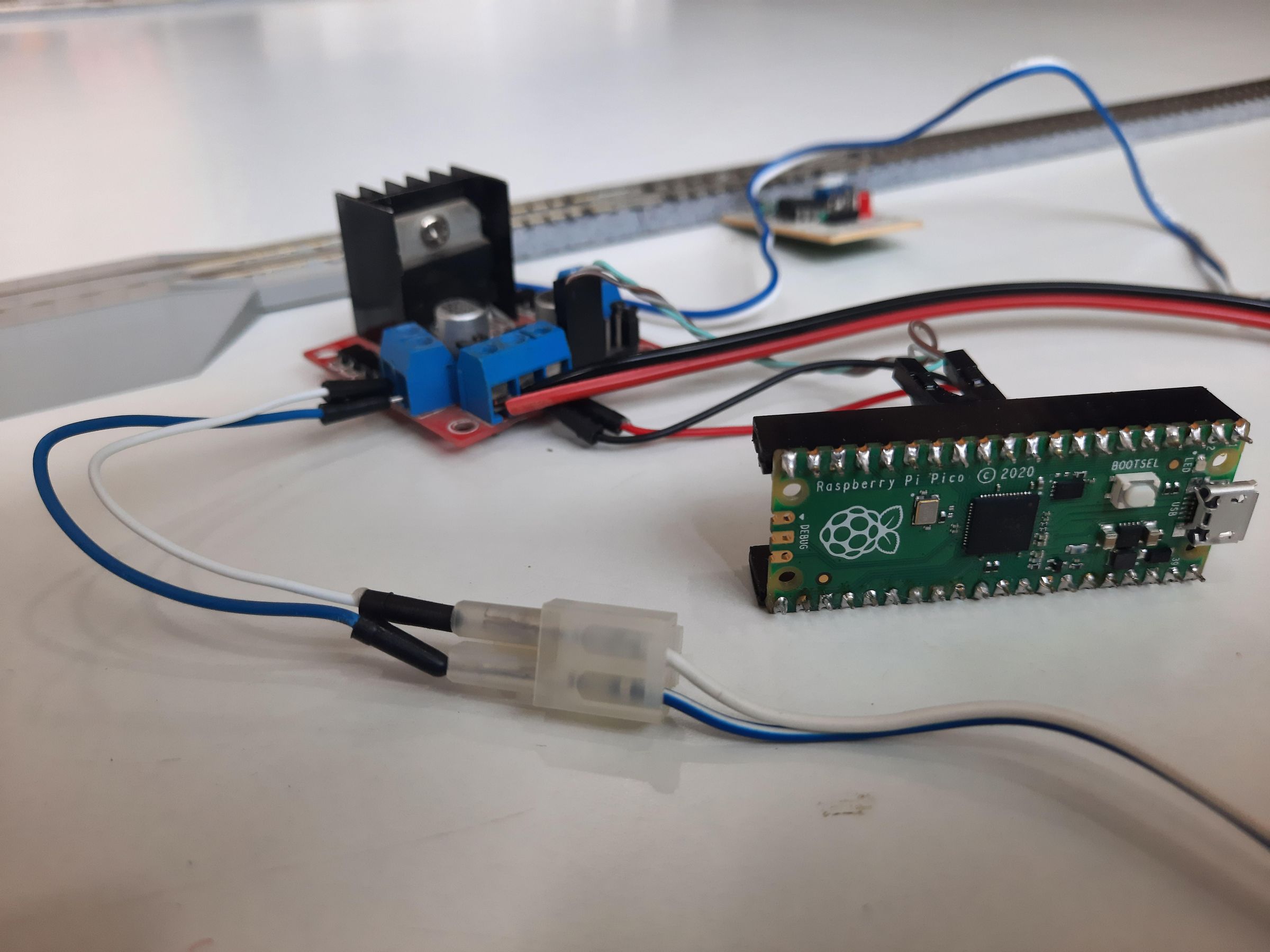 Raspberry Pi Pico Controlled Simple Automated Model Railroad | Model ...