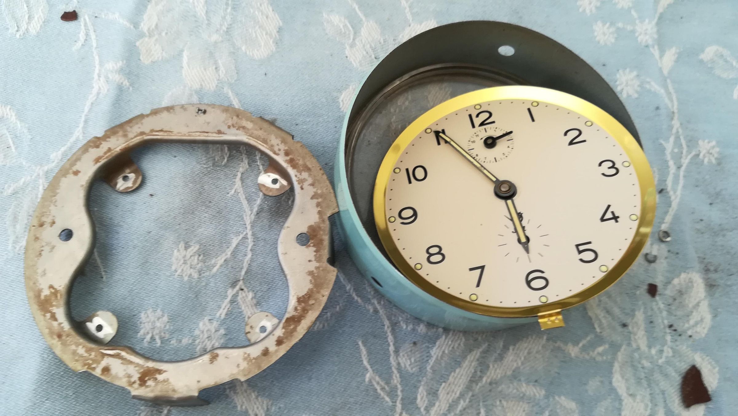 Convert Analog Alarm Clock : 8 Steps (with Pictures) - Instructables