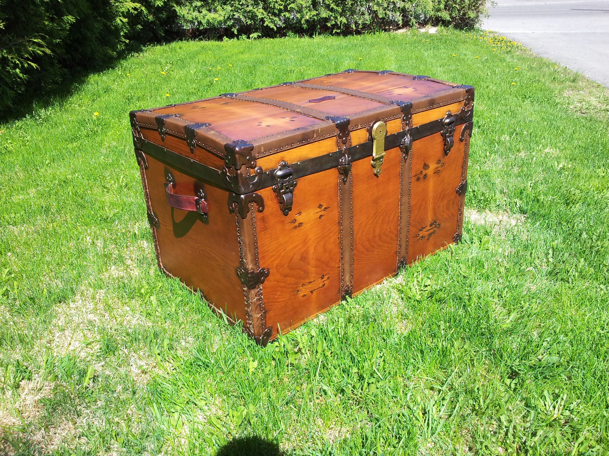 Restoring a Vintage Steamer Trunk : 8 Steps (with Pictures) - Instructables