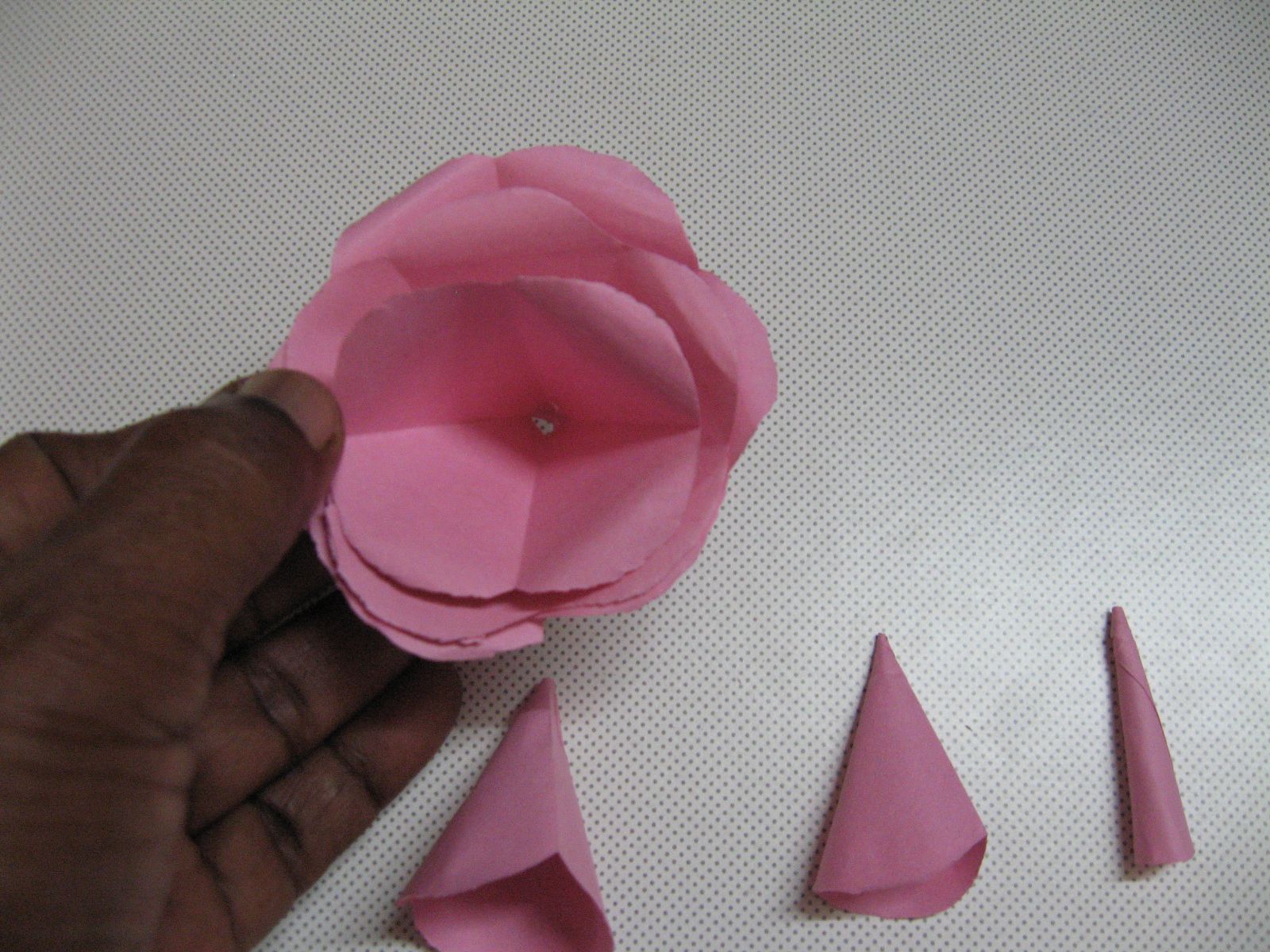 How to Make Real Looking Paper Roses : 7 Steps (with Pictures ...