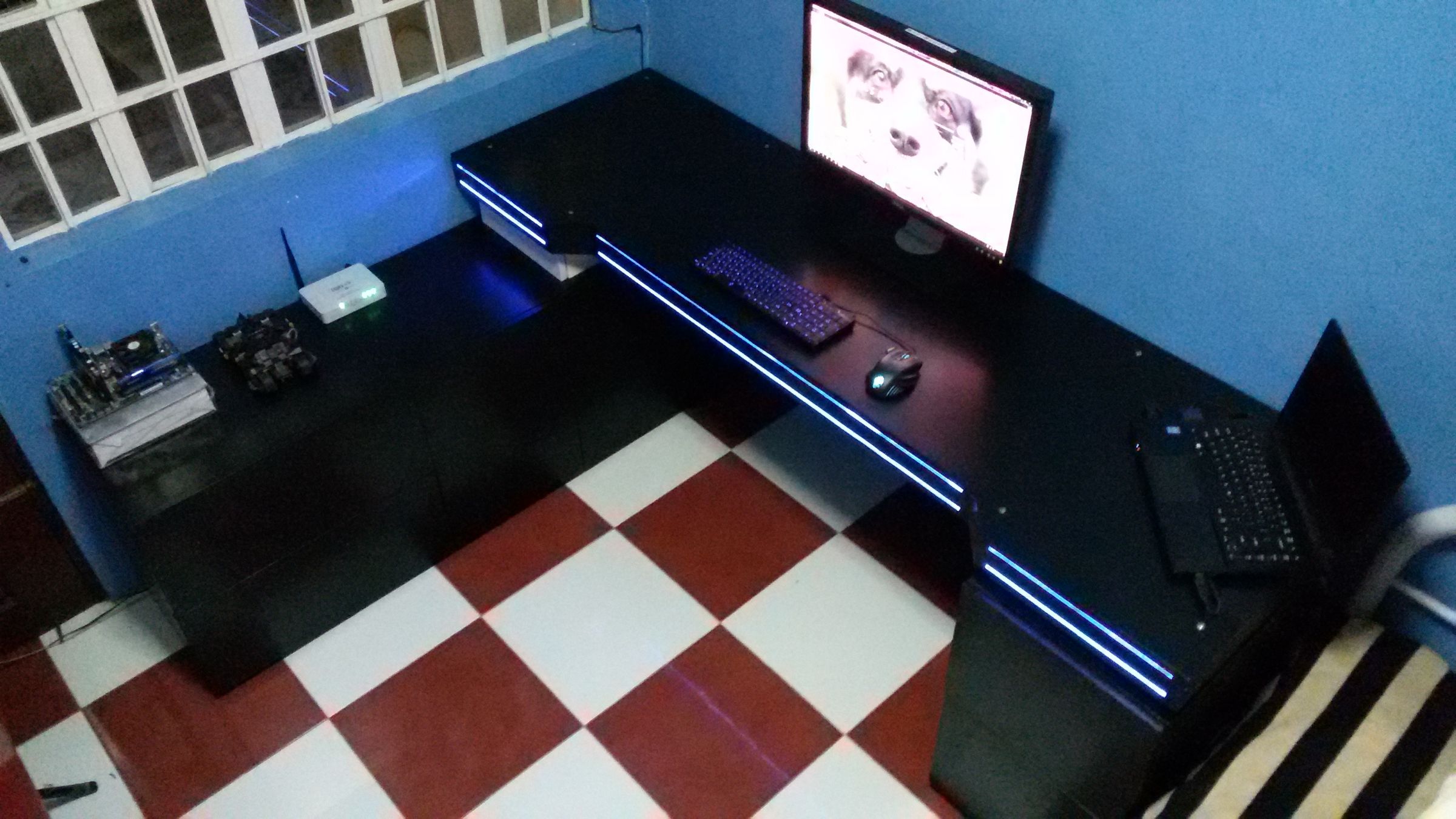 Extreme Office/Gaming Desk! : 8 Steps (with Pictures) - Instructables