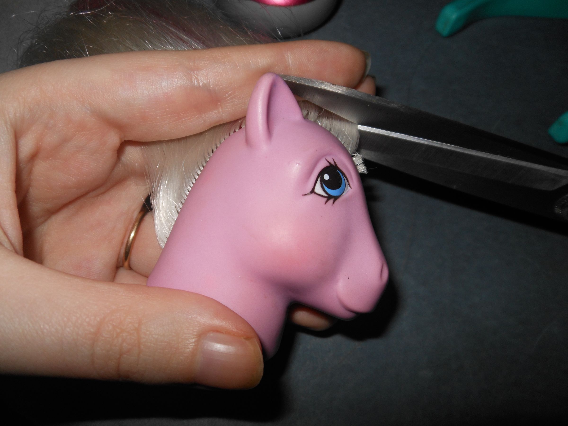 My Little Pony - Rehairing : 6 Steps - Instructables
