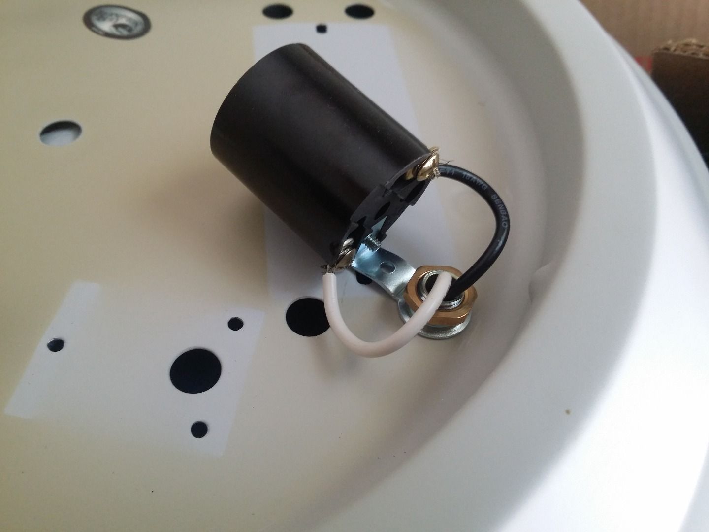 Retrofitting a CFL Light Fixture to LED : 5 Steps (with Pictures ...