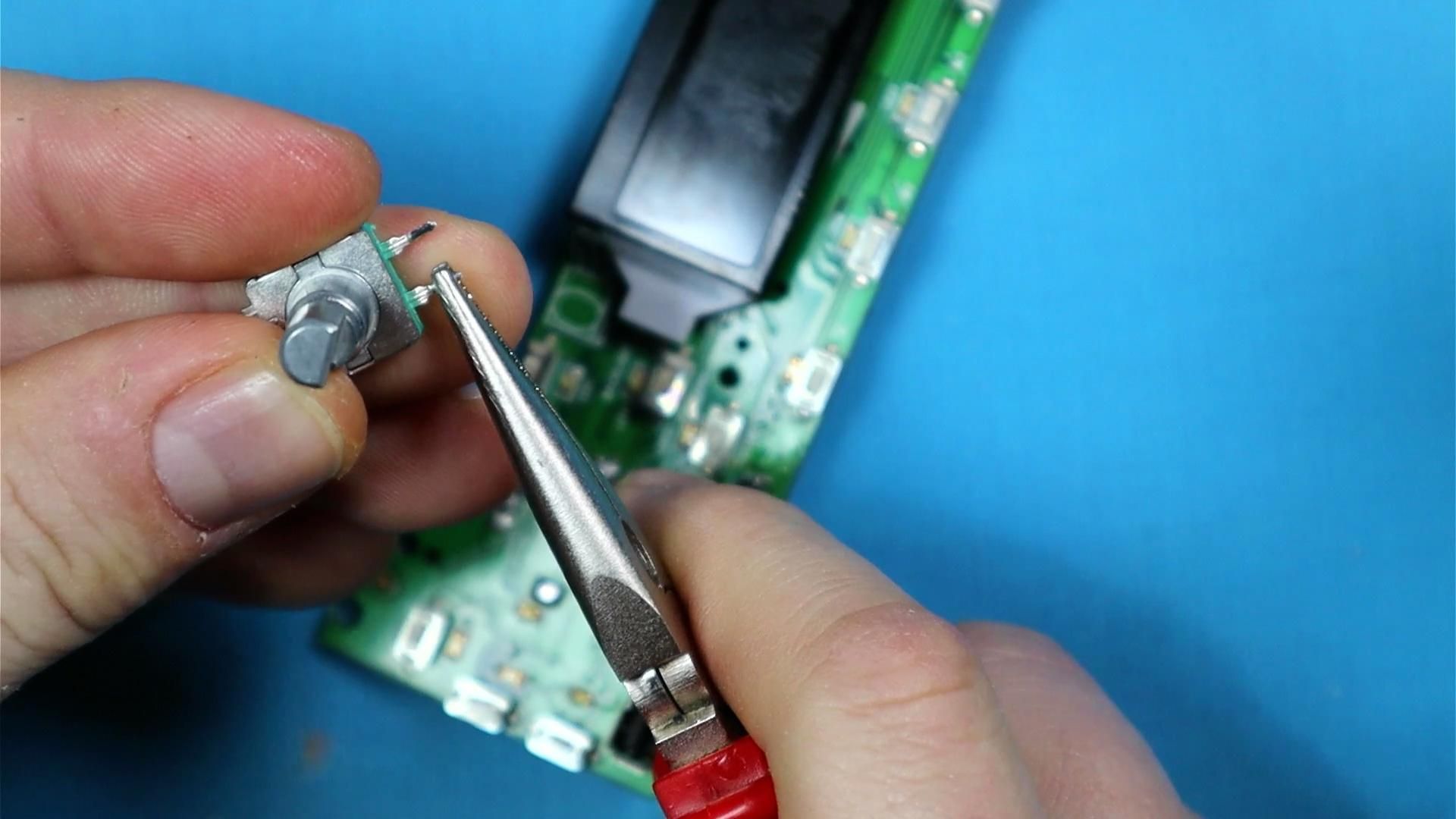 How to Replace the Rotary Encoder on a Car Radio : 5 Steps (with ...