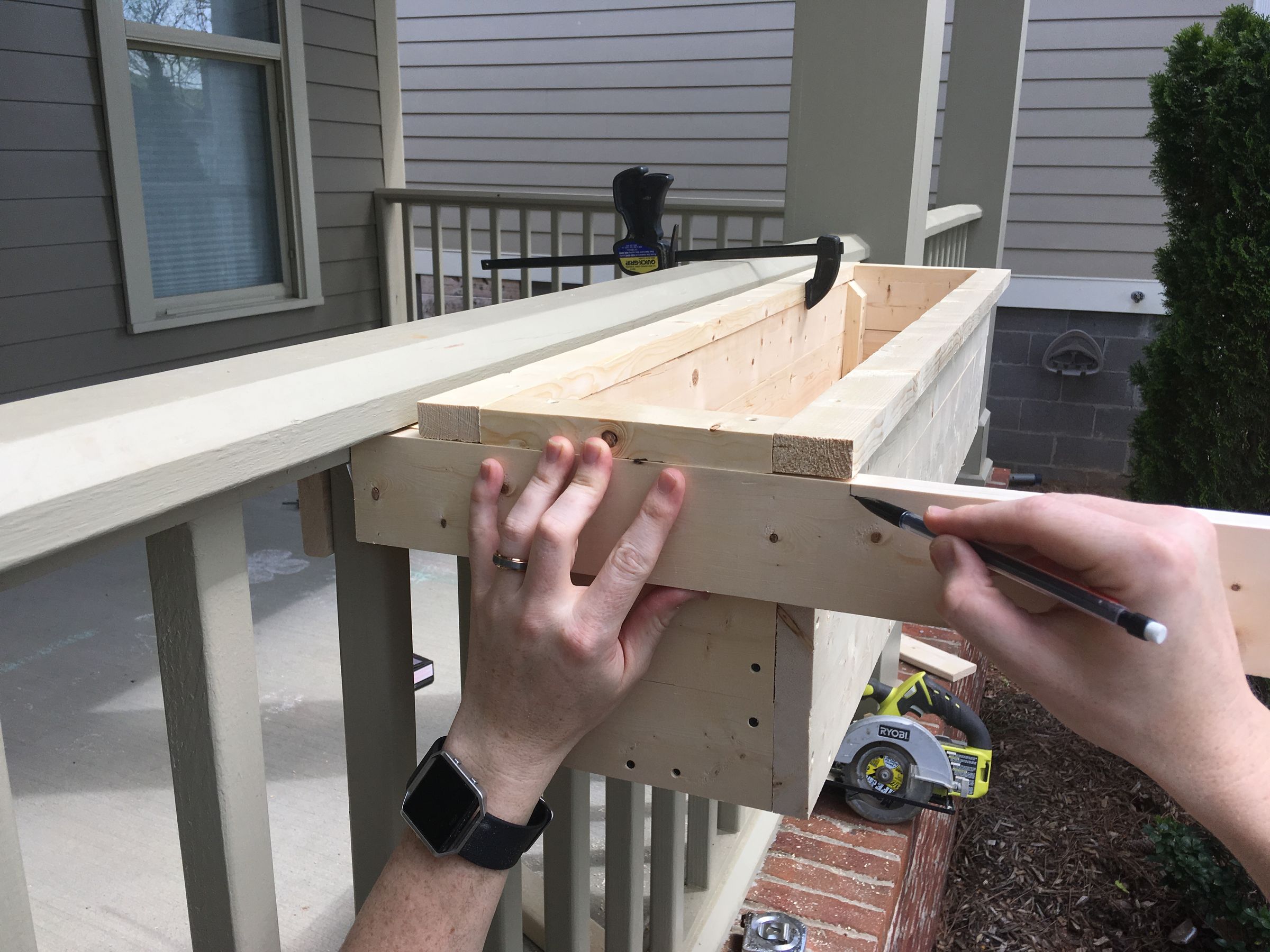 Simple Rail-Clamped Planter Box : 19 Steps (with Pictures) - Instructables