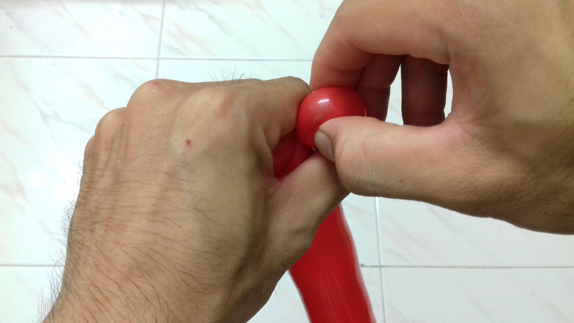 Balloon Twisting- Basic Skills- Types of Twists : 4 Steps - Instructables