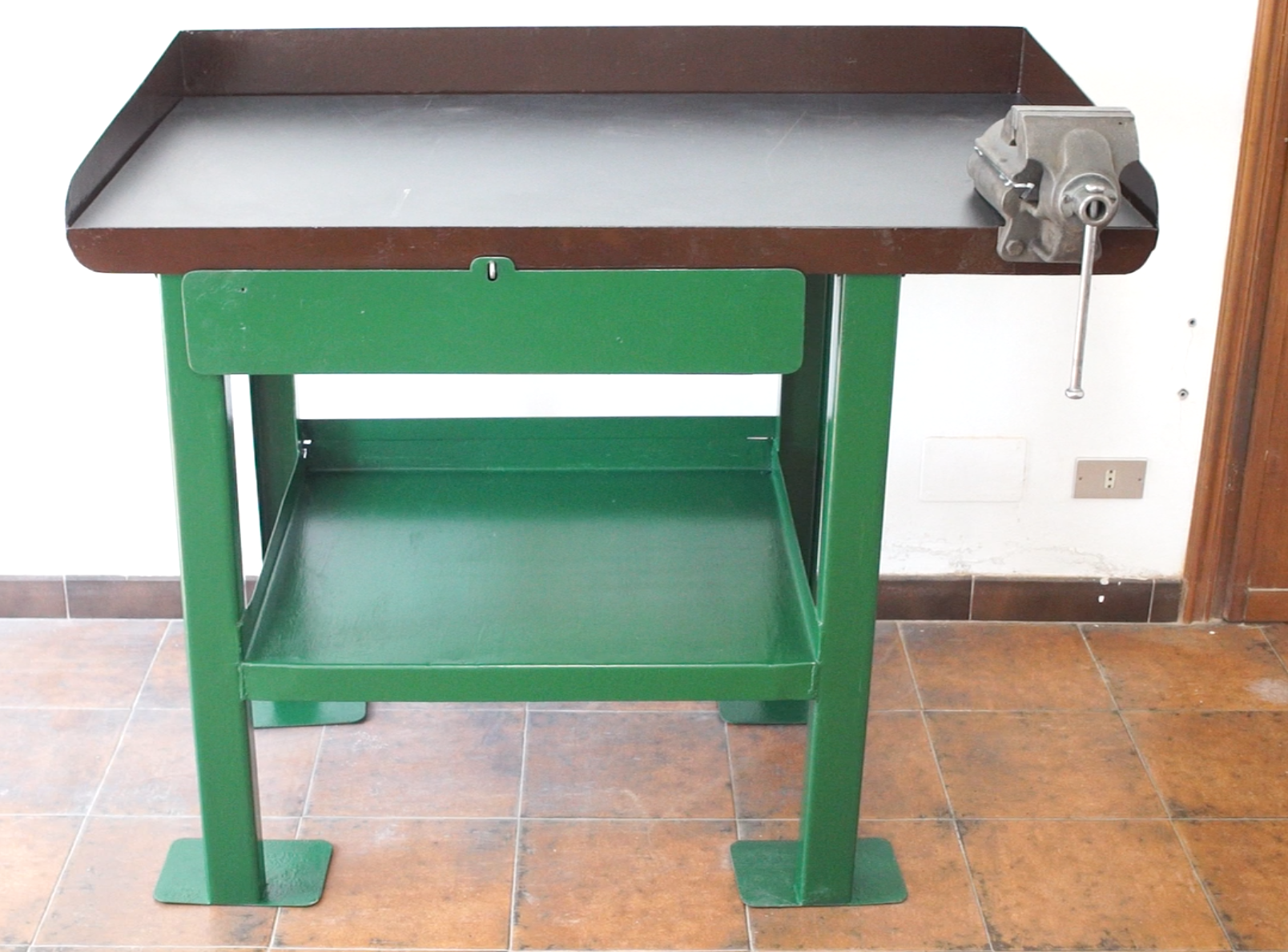 Metal Workbench Restoration : 4 Steps (with Pictures) - Instructables