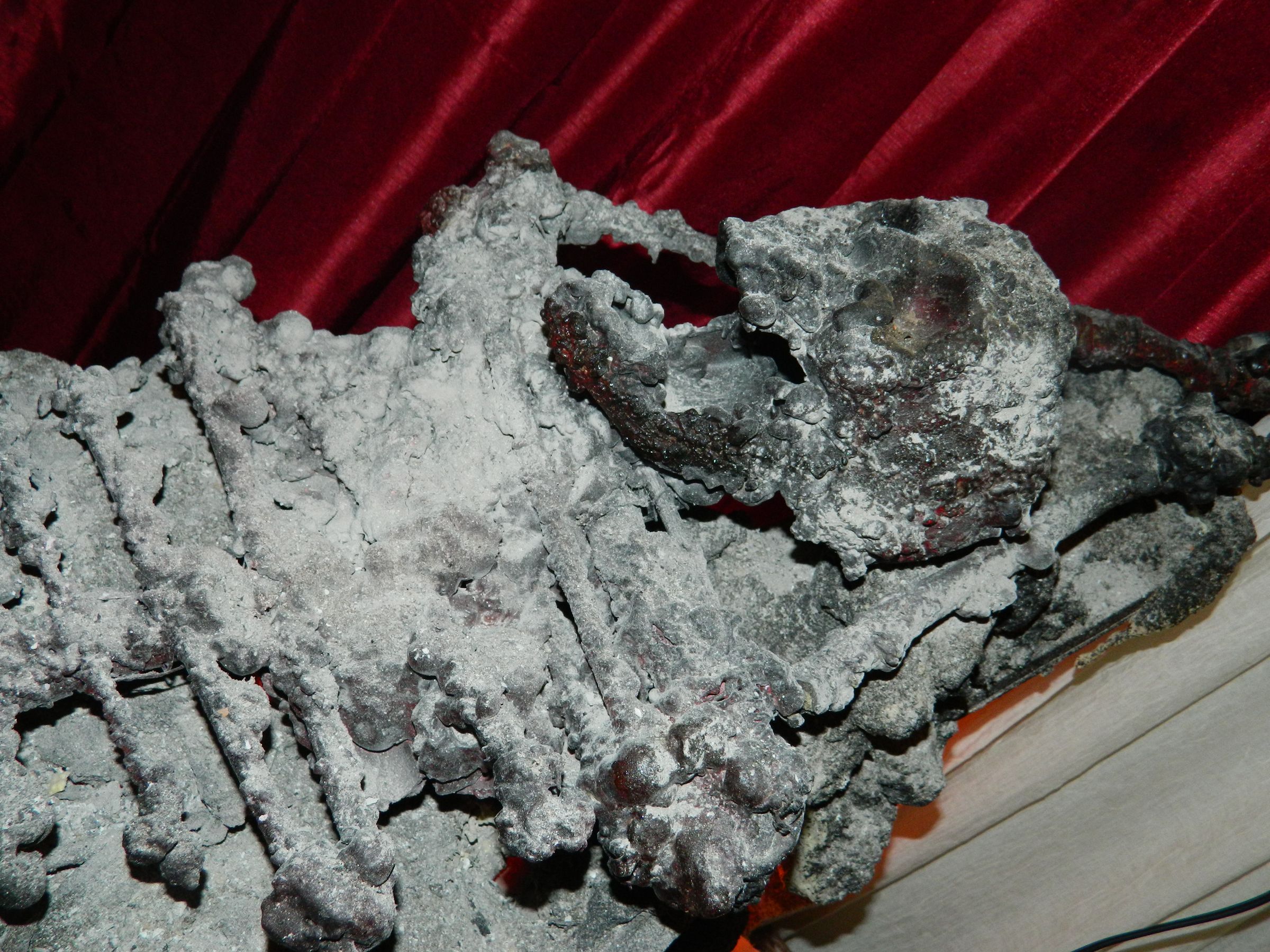 Burnt Corpse / Burning Embers Halloween Prop : 7 Steps - Instructables
