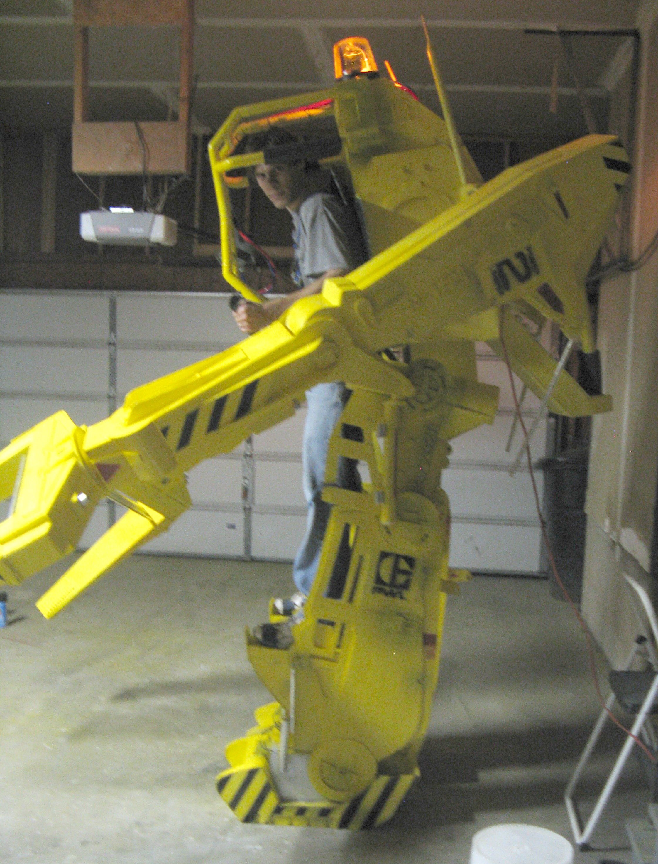 Full-Size Power Loader Costume From Aliens : 8 Steps (with Pictures ...