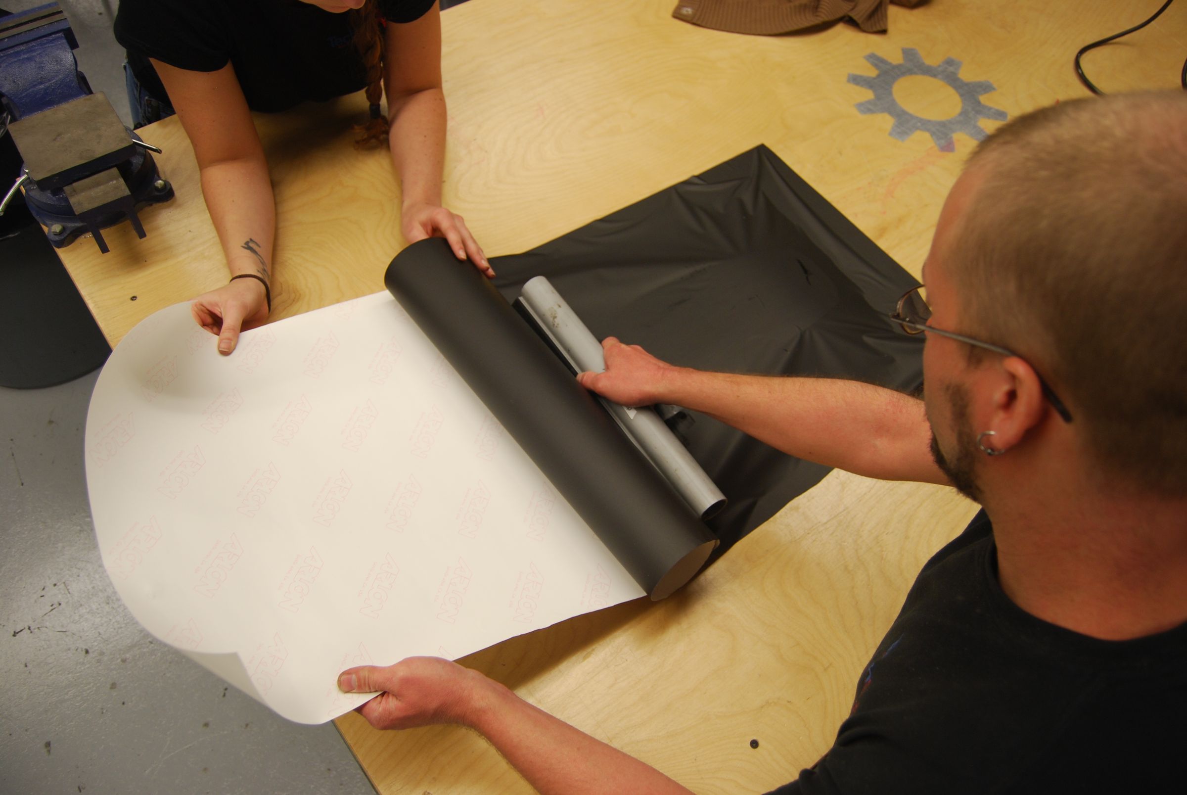 Applying Vinyl to Curved Surfaces : 4 Steps (with Pictures) - Instructables