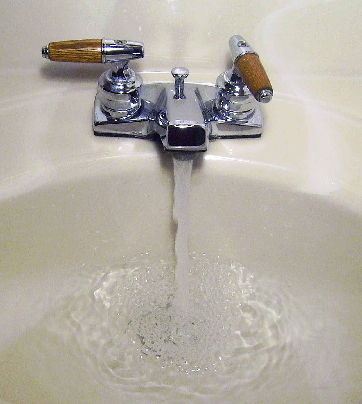 Water Line Leaks? Fix It Yourself! Here's How... : 10 Steps - Instructables