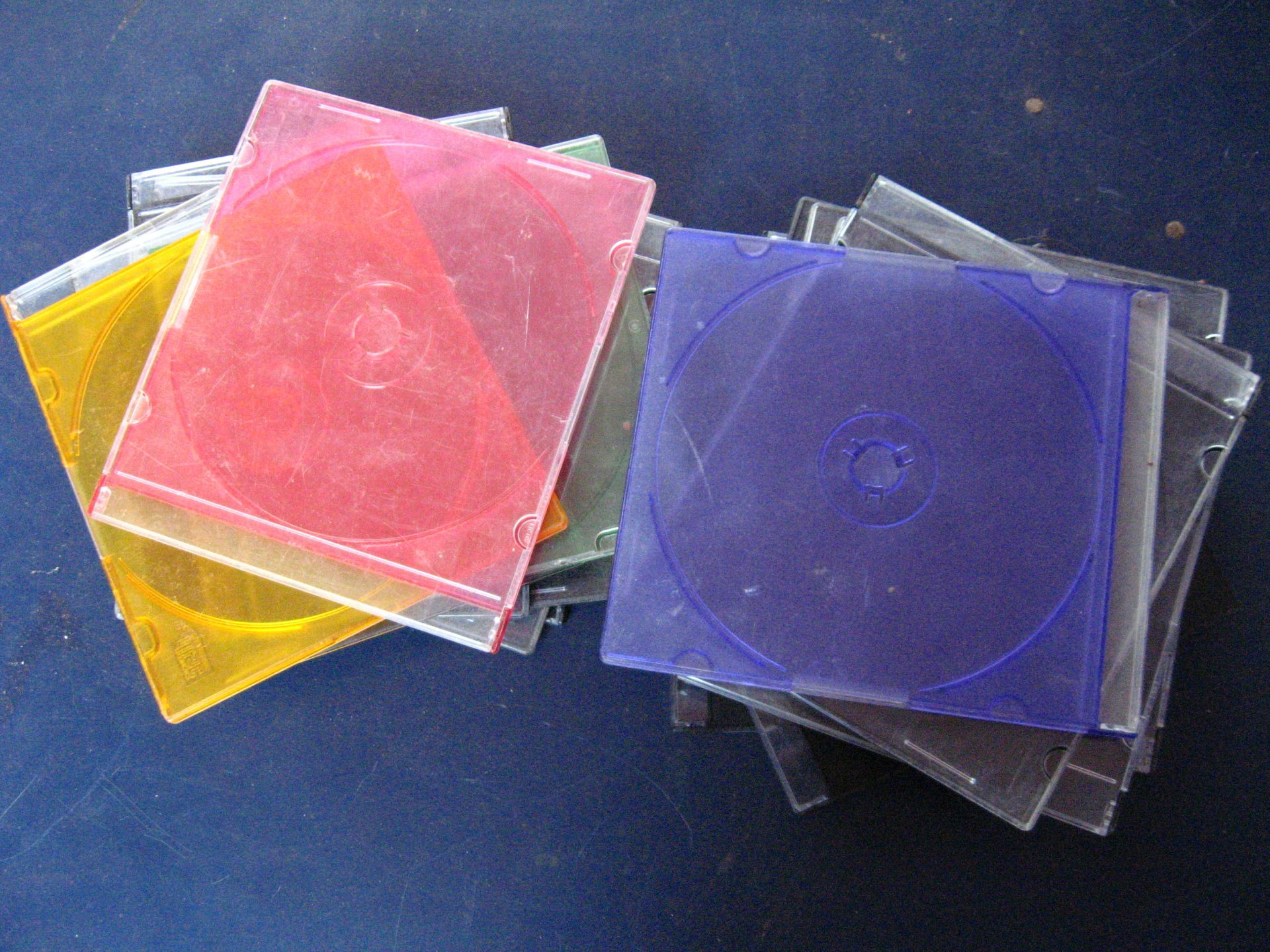Desktop Organiser With Old CD Jewel Cases : 9 Steps (with Pictures ...